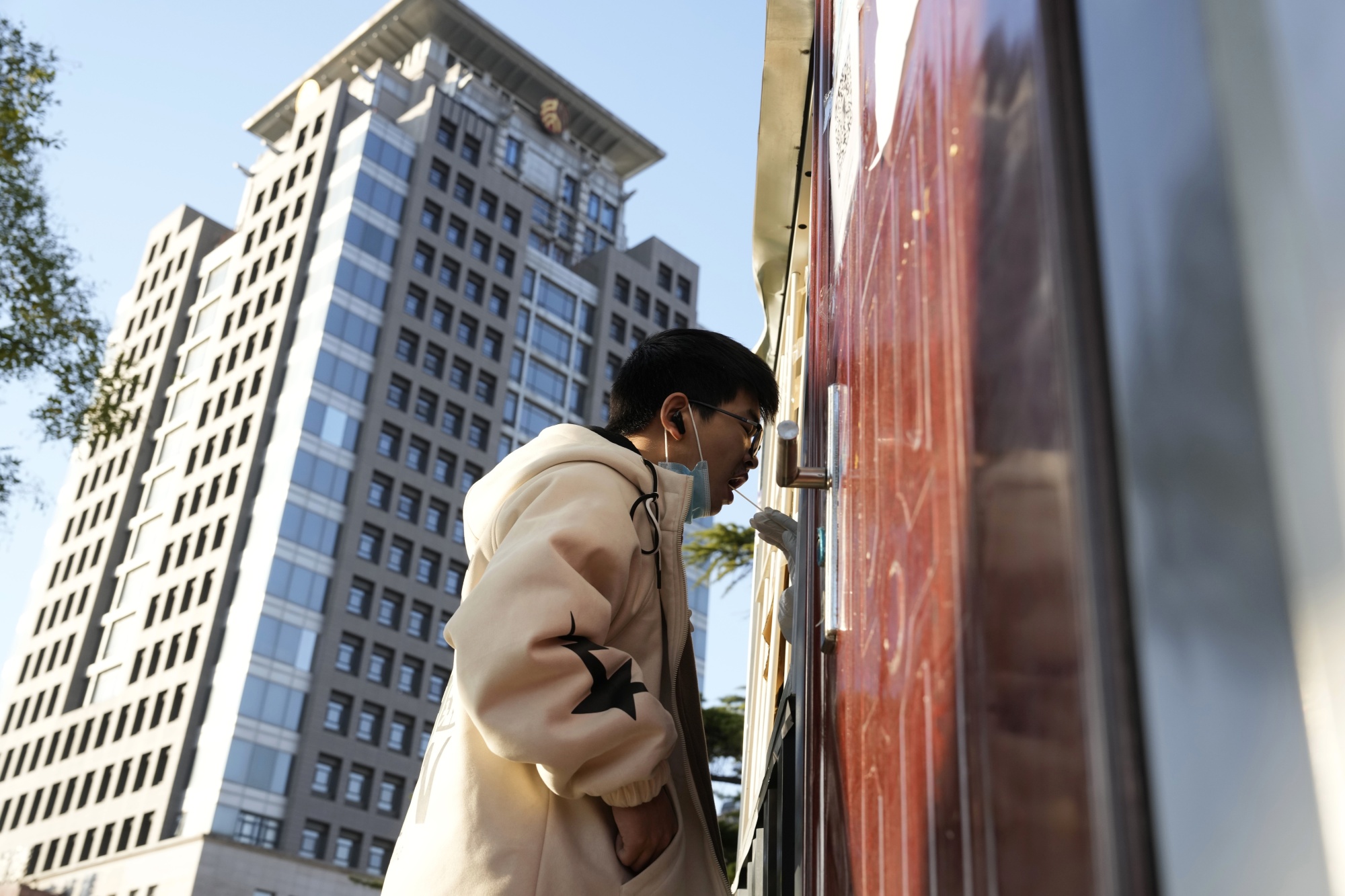 In 'Zero-COVID' China, 1 Case Locks Down Peking University - Bloomberg