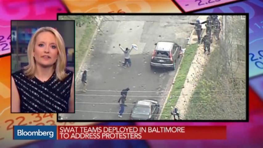 Watch Swat Teams Deployed in Baltimore to Address Protesters - Bloomberg