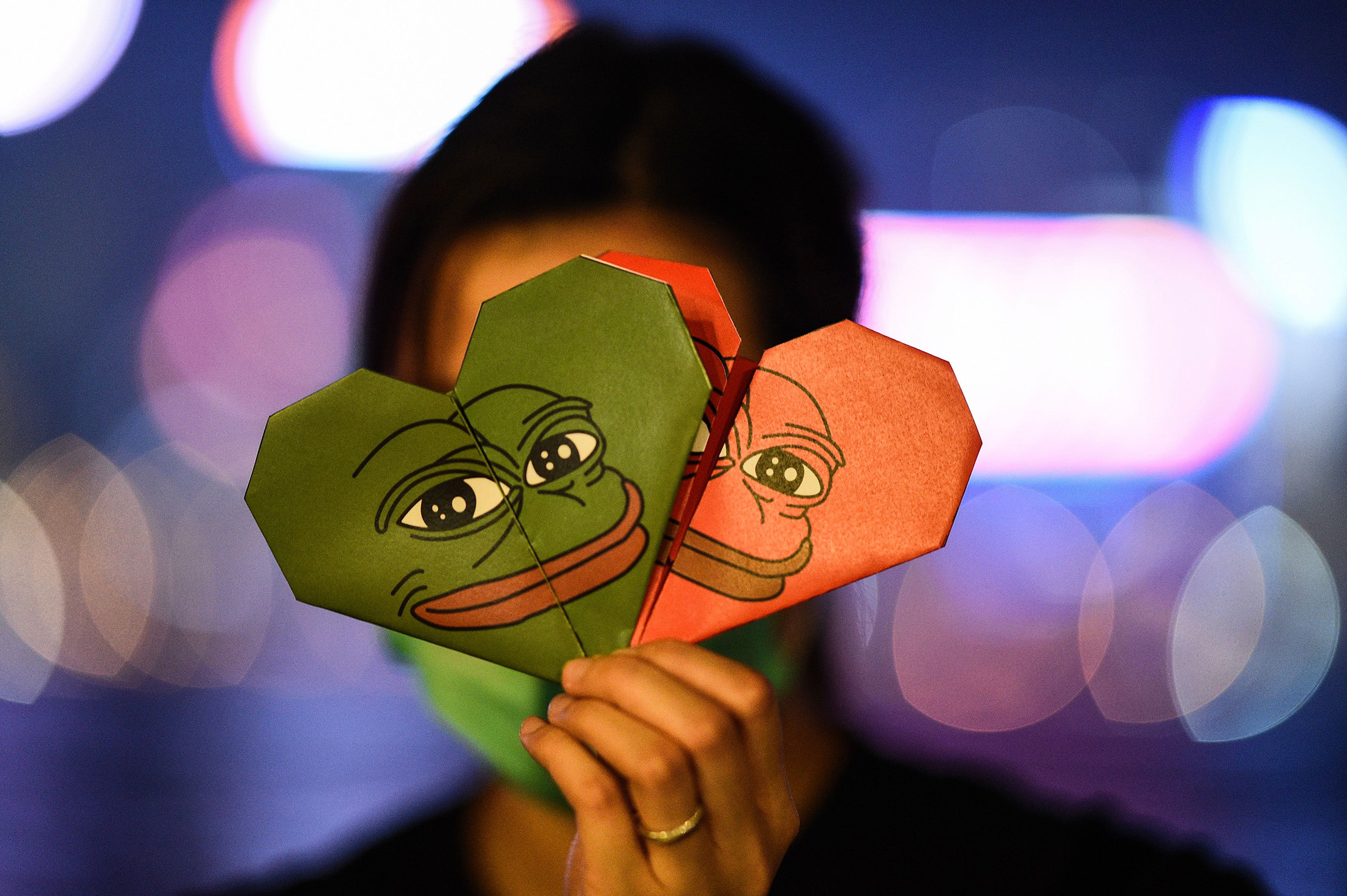 Bitcoin (BTC) Bulls Nurse Losses as Pepe Memecoin Frenzy Fades - Bloomberg