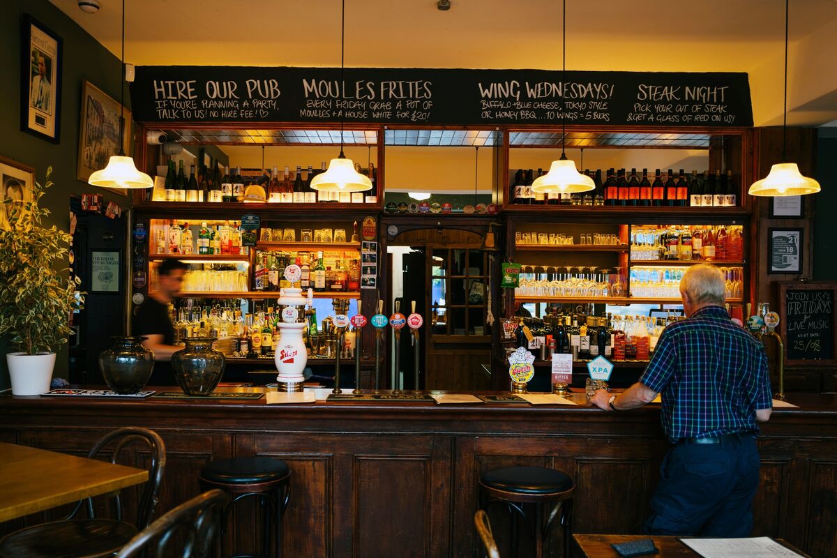 Inflation in UK Hospitality Sector Key To Why BOE Has Yet to Cut ...
