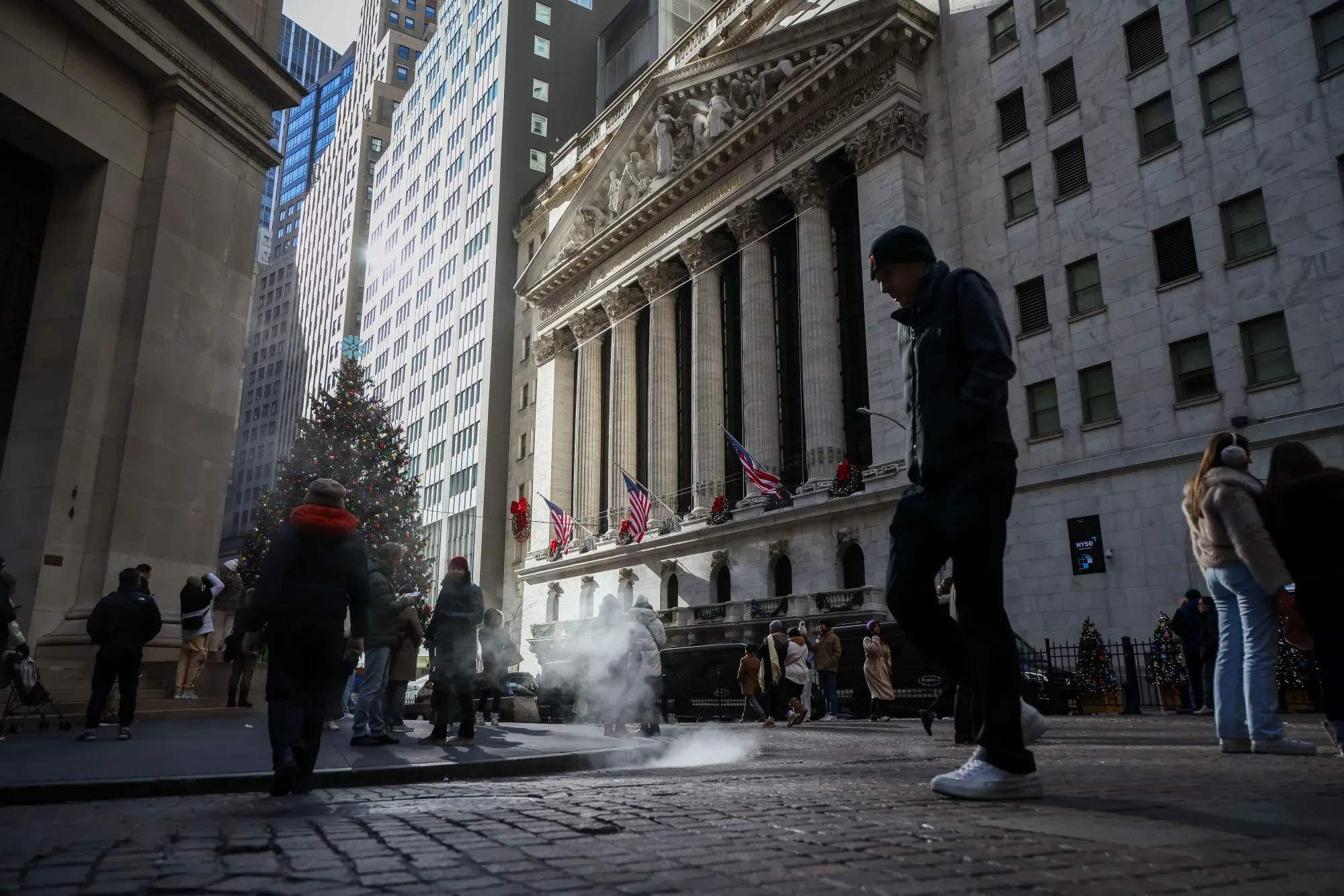 Wall Street Whiplash Hits Trend Chasers in Year of Endless Noise ...