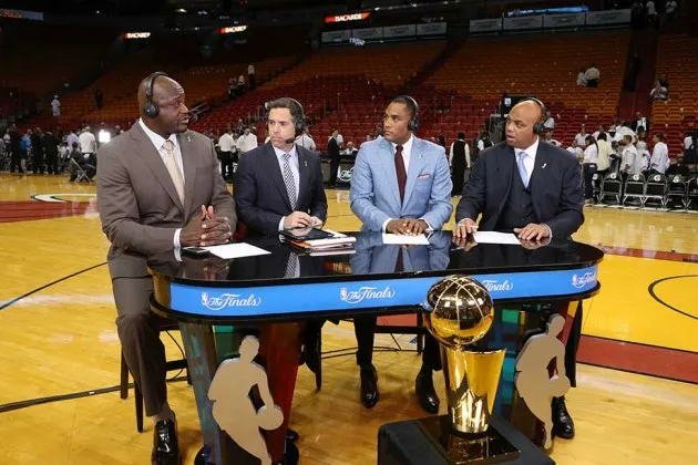 NBA Broadcast Deals With ESPN, TNT Press Pause on TV's Future - Bloomberg