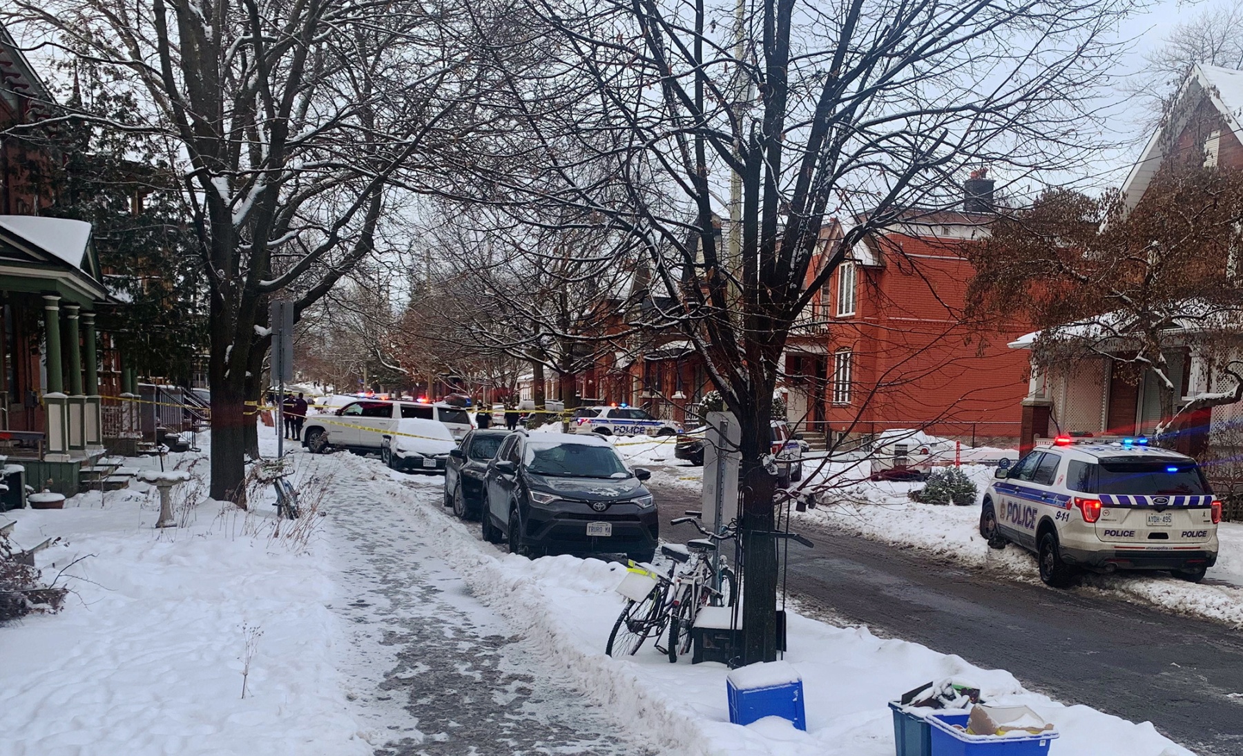 One Dead in Ottawa Shooting, Suspect Still At Large, Police Say - Bloomberg