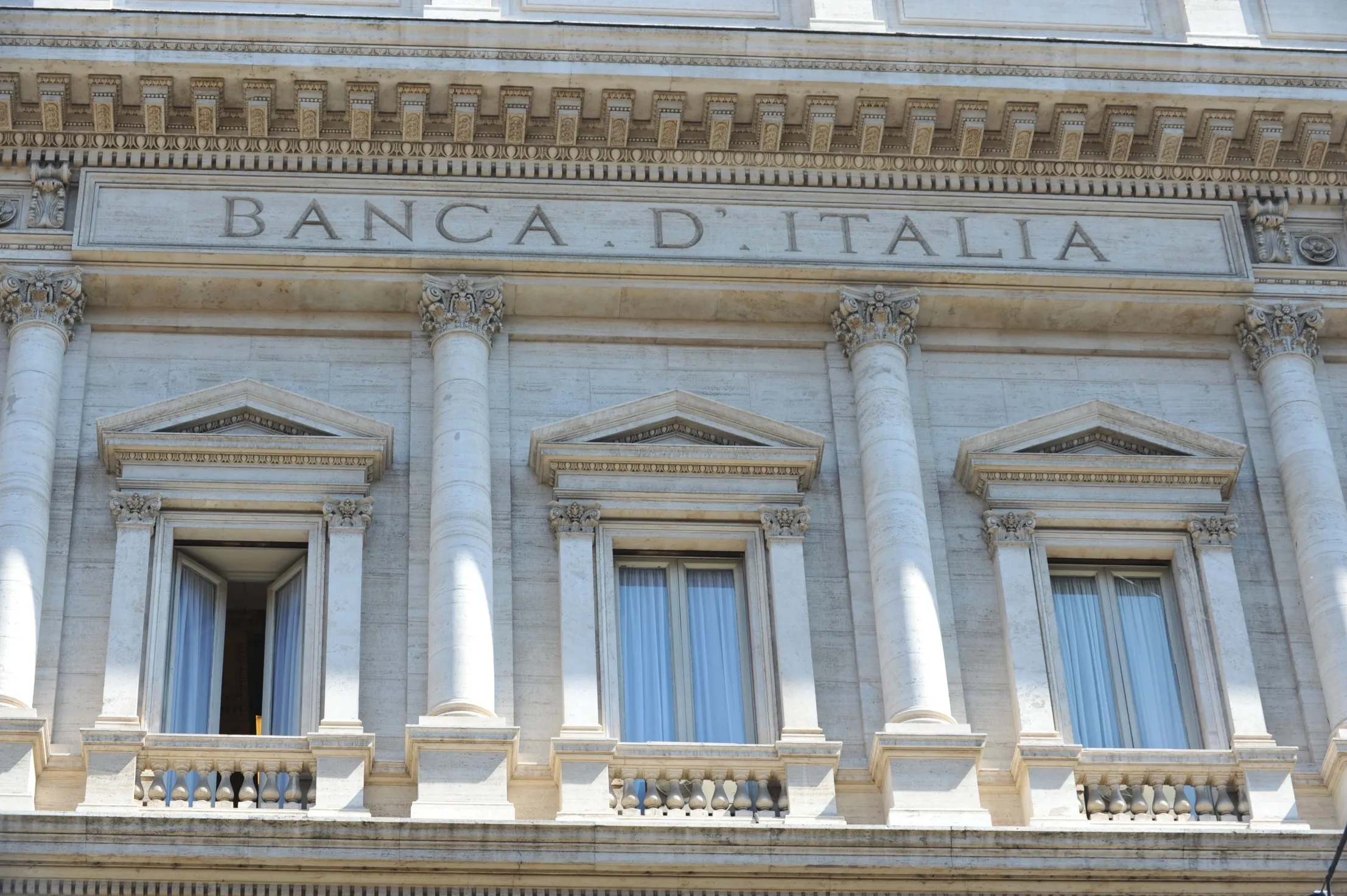 How Italy Is Getting a Grip on Its Bad Loan Problem -- in Charts ...