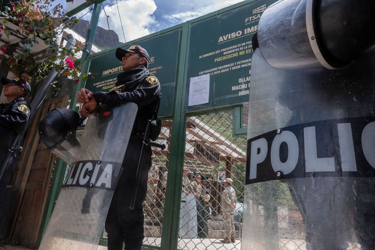 Peru Protests Put Huge China-Owned Copper Mine on Brink of Halt - Bloomberg