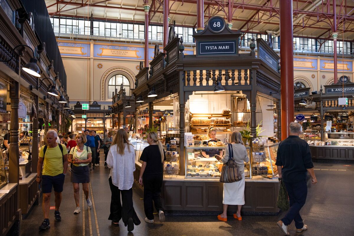 Sweden Third-Quarter Growth Reverses Drop Shown in Prior Data - Bloomberg