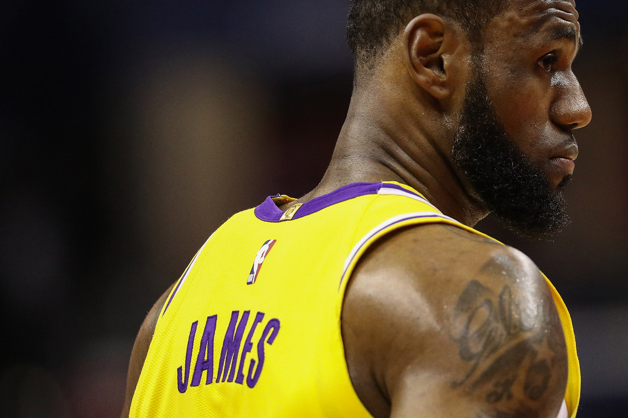 LeBron James Among LA Residents Evacuating From Getty Fire - Bloomberg