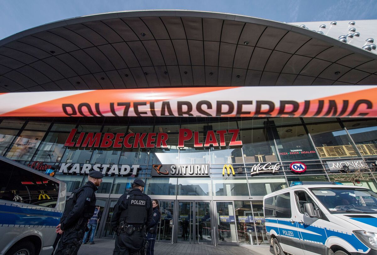 German Police Order Mall to Stay Closed After Attack Threat - Bloomberg