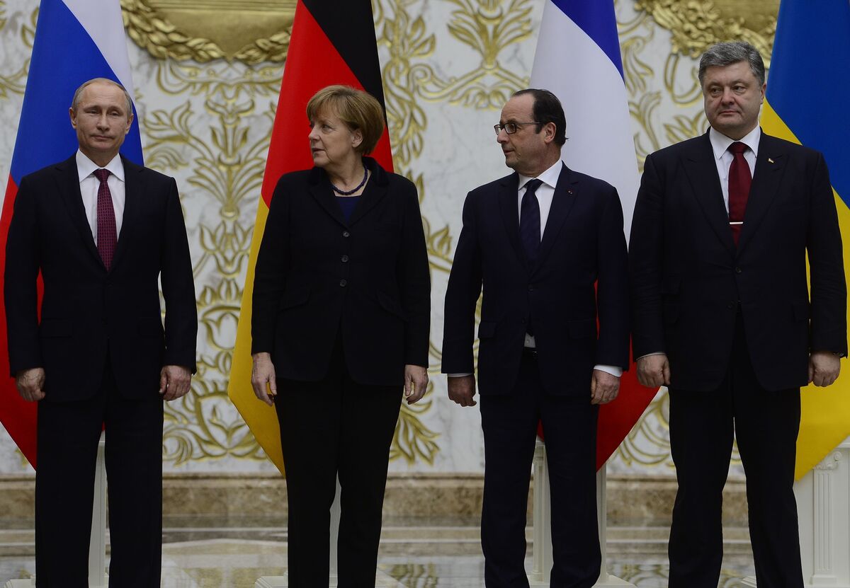 Putin's War in Ukraine: France's Hollande Rues a Decade of Illusions - Bloomberg