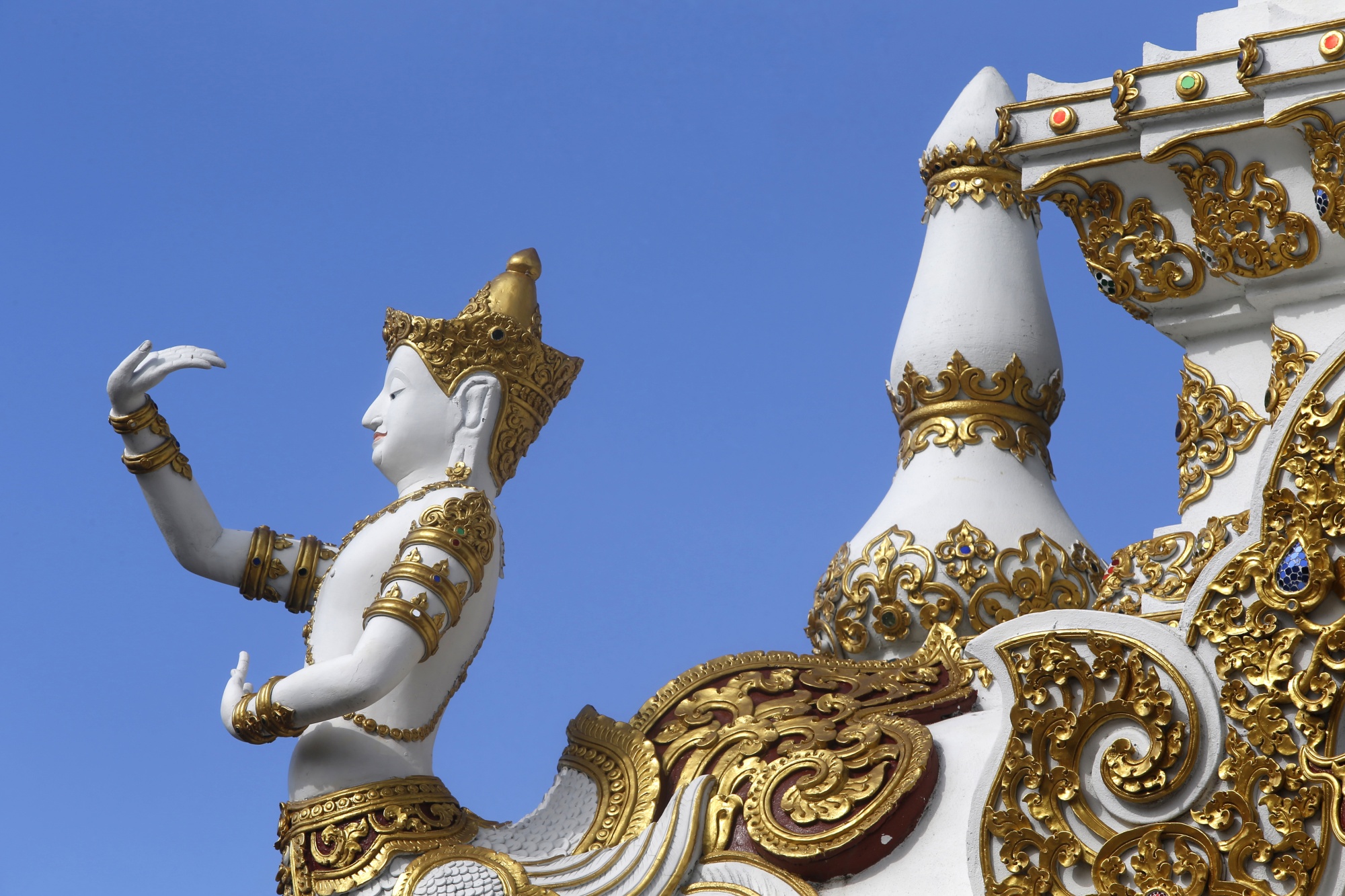 Thai Currency Caught Between Economic Growth Higher Rates Bloomberg