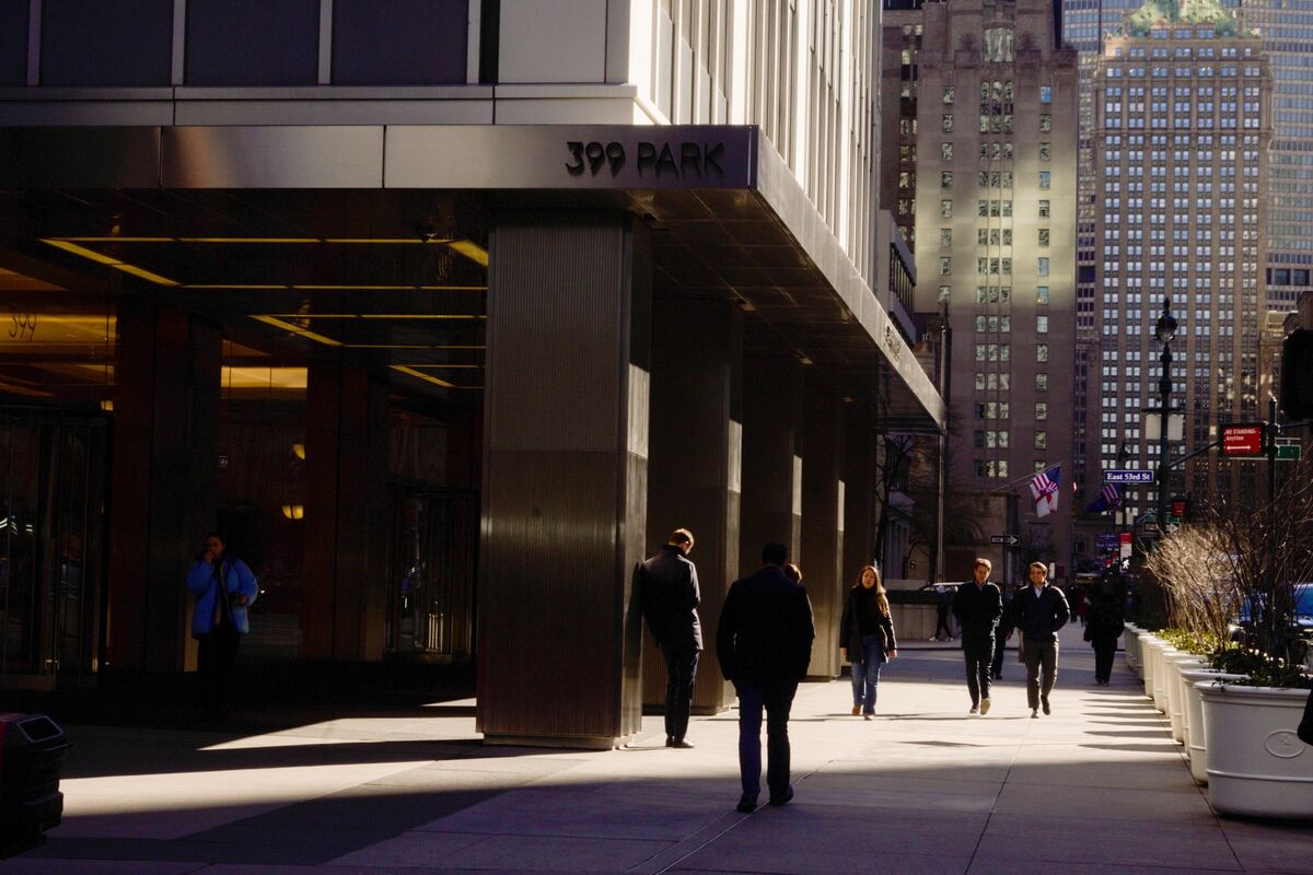 Private Credit Stocks Fall on Cliffwater Redemption Requests - Bloomberg