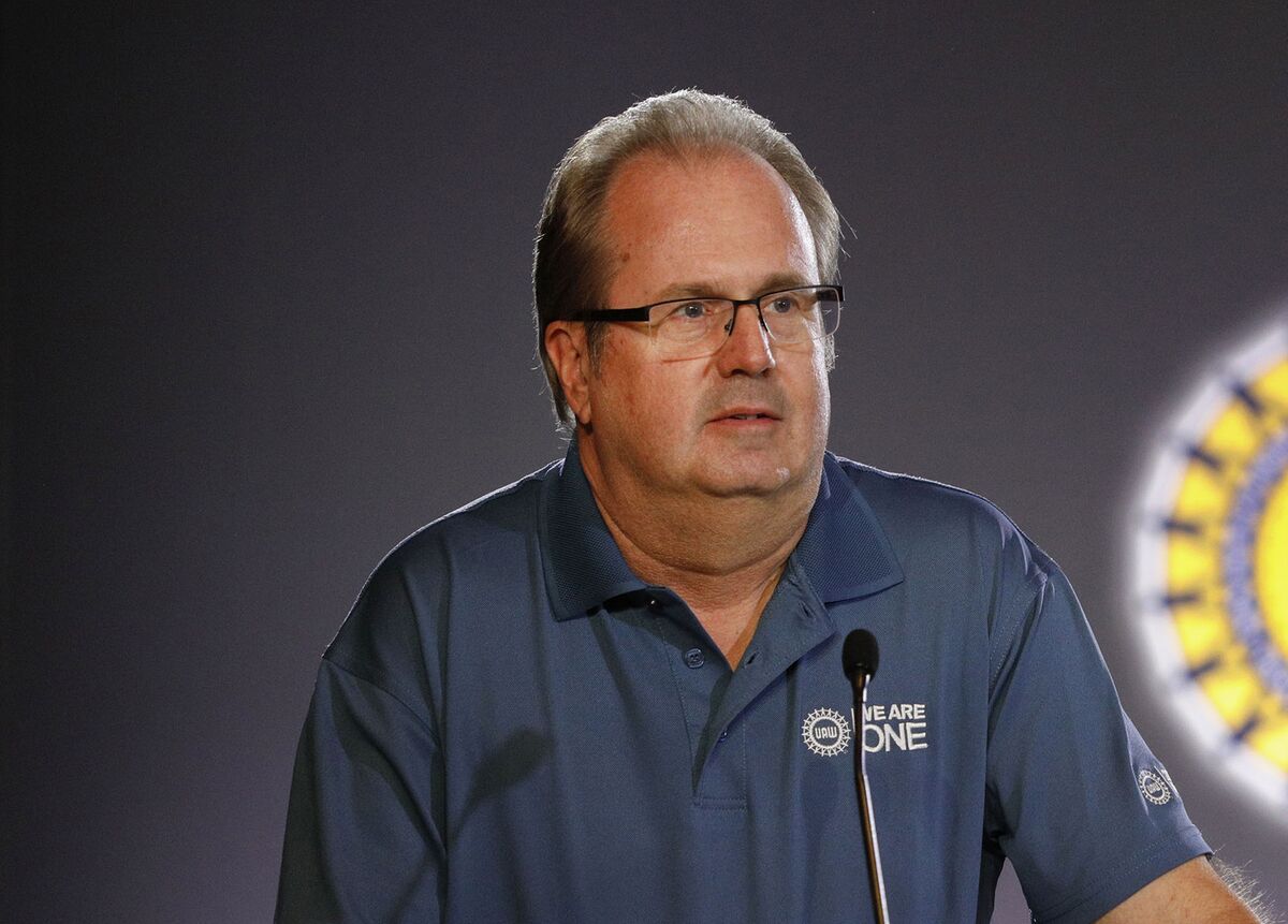 Ex-UAW President Gary Jones Gets 28 Months in Corruption Scheme - Bloomberg