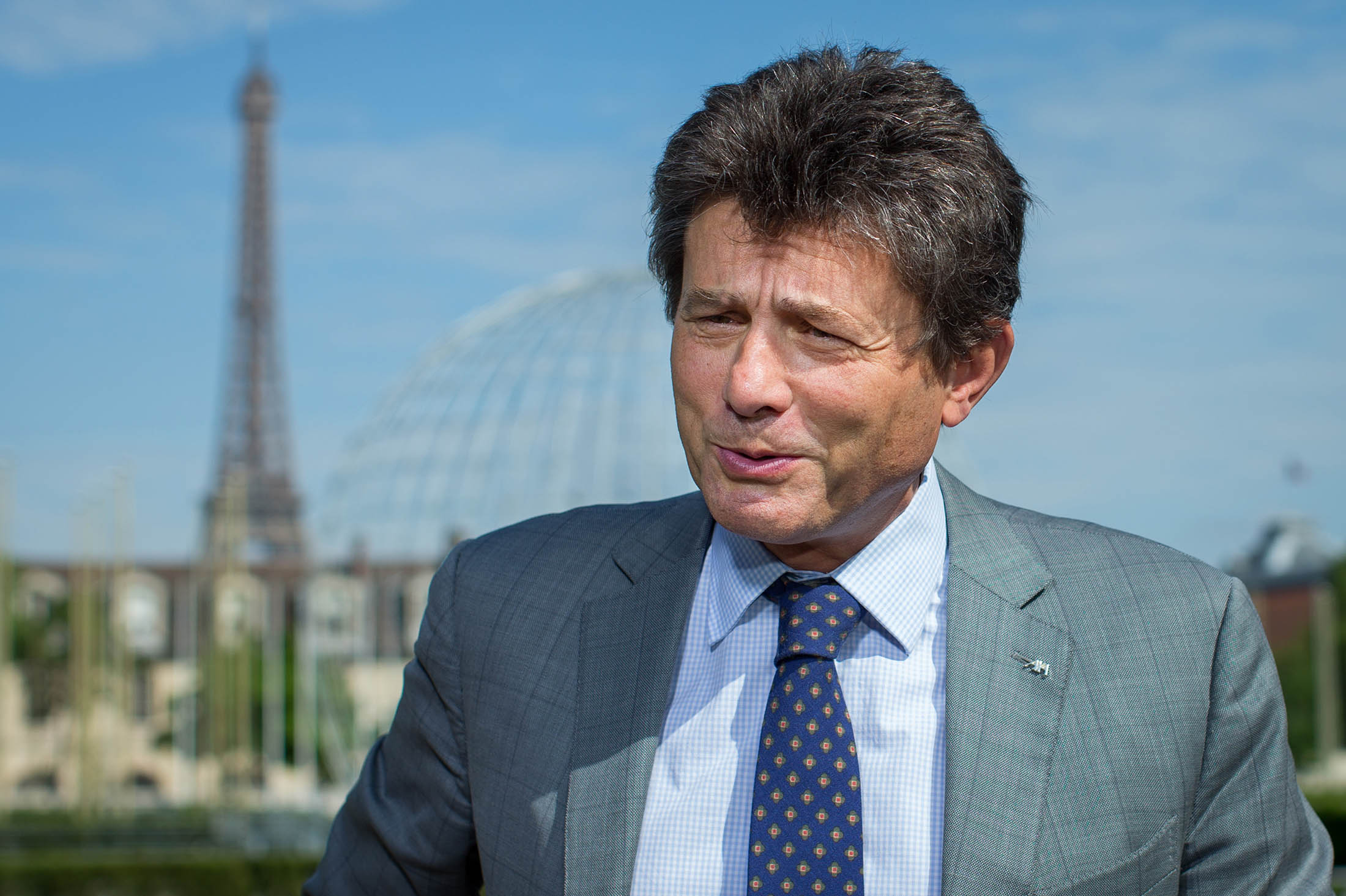 Axa’s de Castries to Retire Early; Buberl to Take CEO Post - Bloomberg