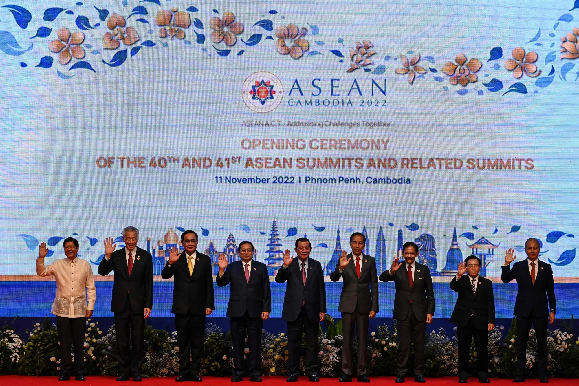 Asean Latest: China Reminds Regional Leaders of Economic Clout - Bloomberg