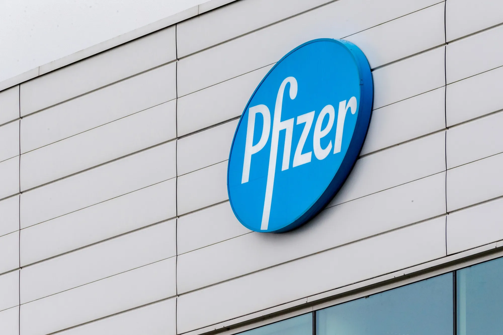 Pfizer Seeks Deals With Chinese Biotechs to Offset Lost Revenue - Bloomberg