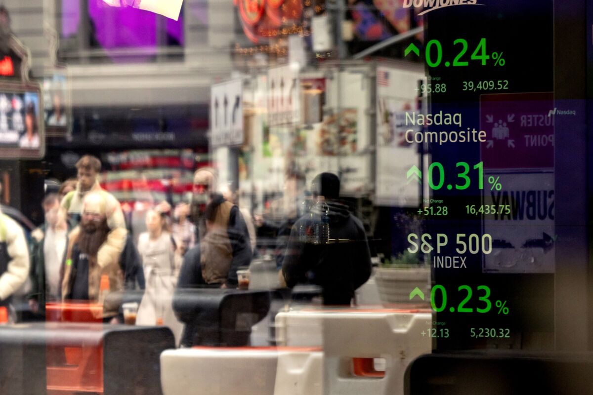 US Money-Market Assets Rise on Expectations Short-Term Rates Will Stay ...