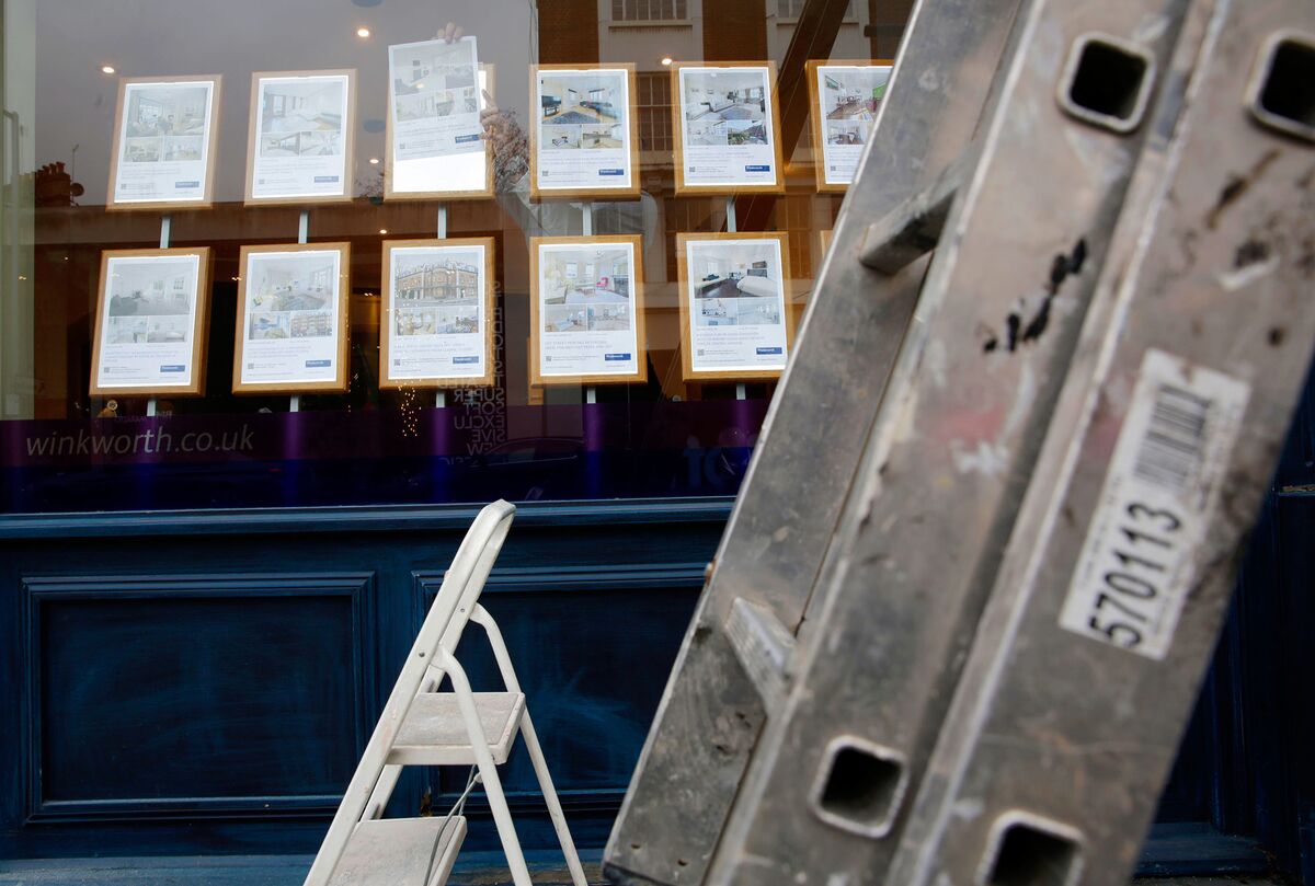 Britain’s Home Ownership Declining as Young People Grow Poorer - Bloomberg