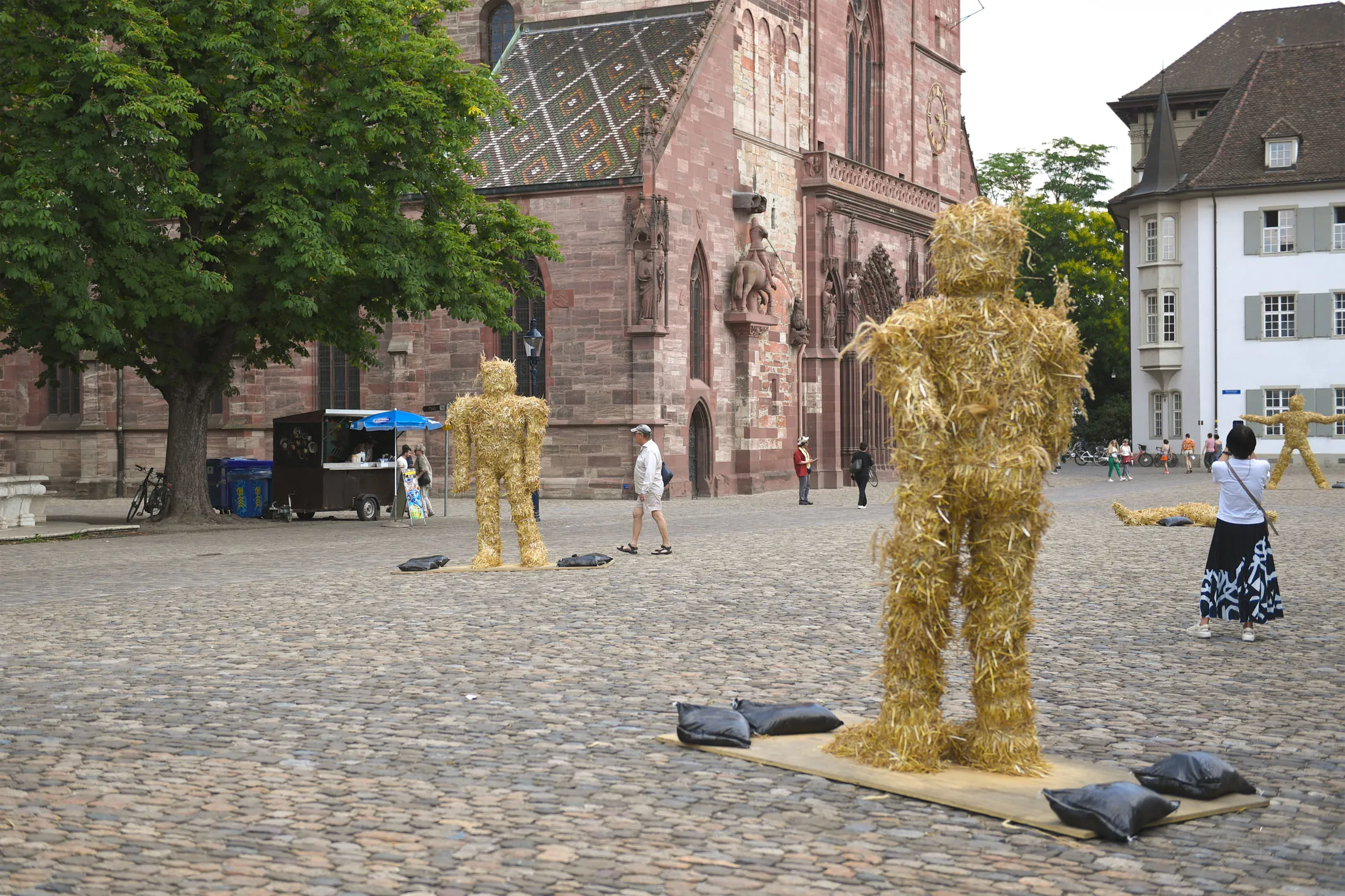 Global Art Sales Dropped 4% Last Year, UBS Market Report Finds - Bloomberg