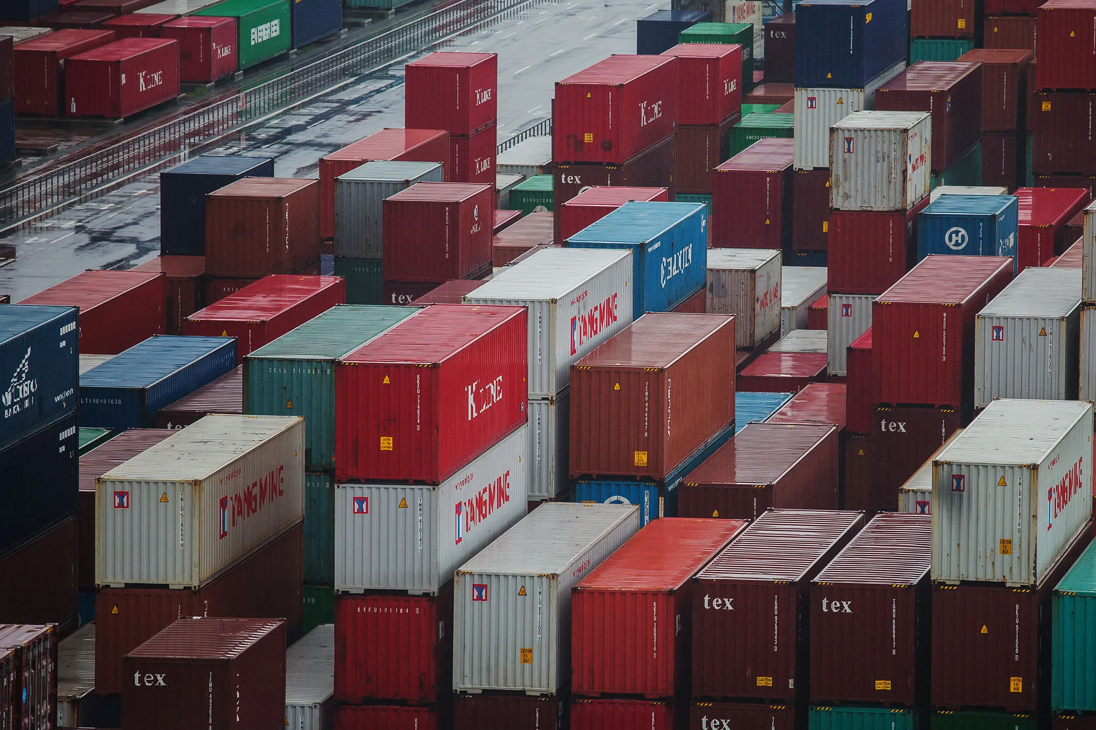 Asia Trade Bellwether Shrugs Off Politics for Record Results - Bloomberg