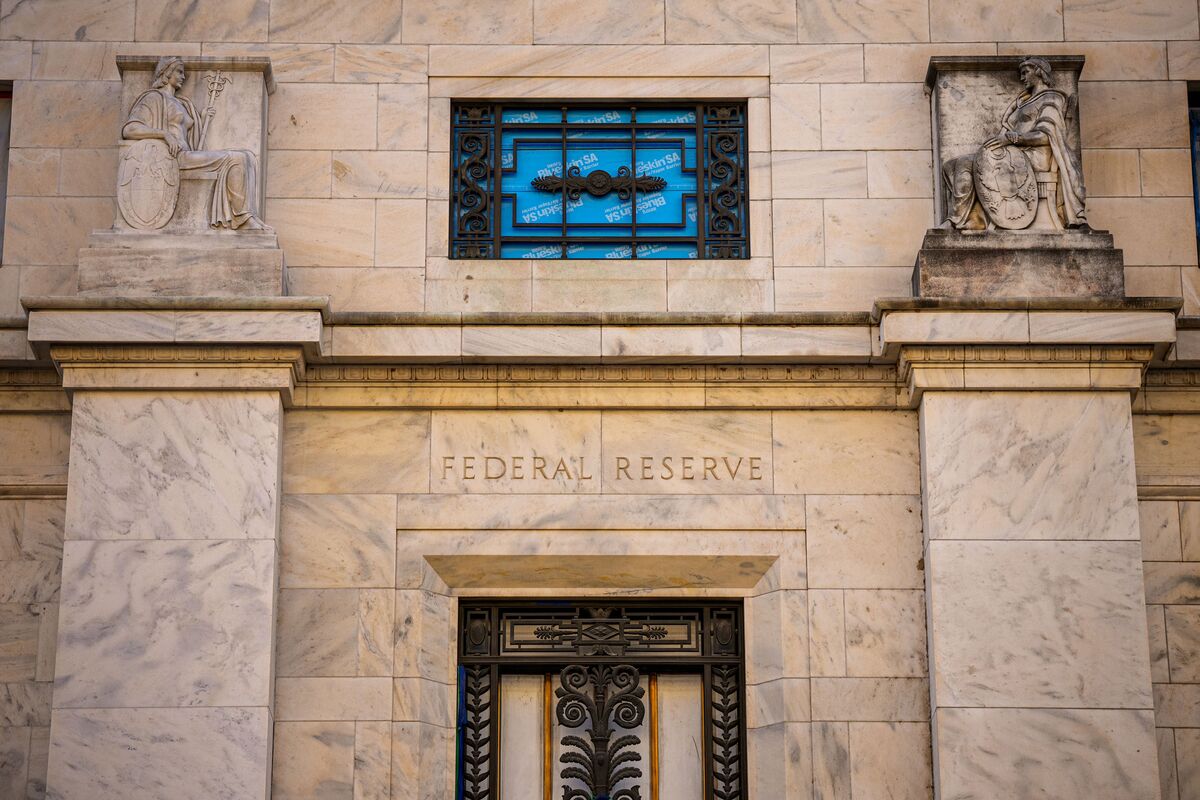 Fed Not Seen Cutting Rates Again Until June in Latest Survey - Bloomberg