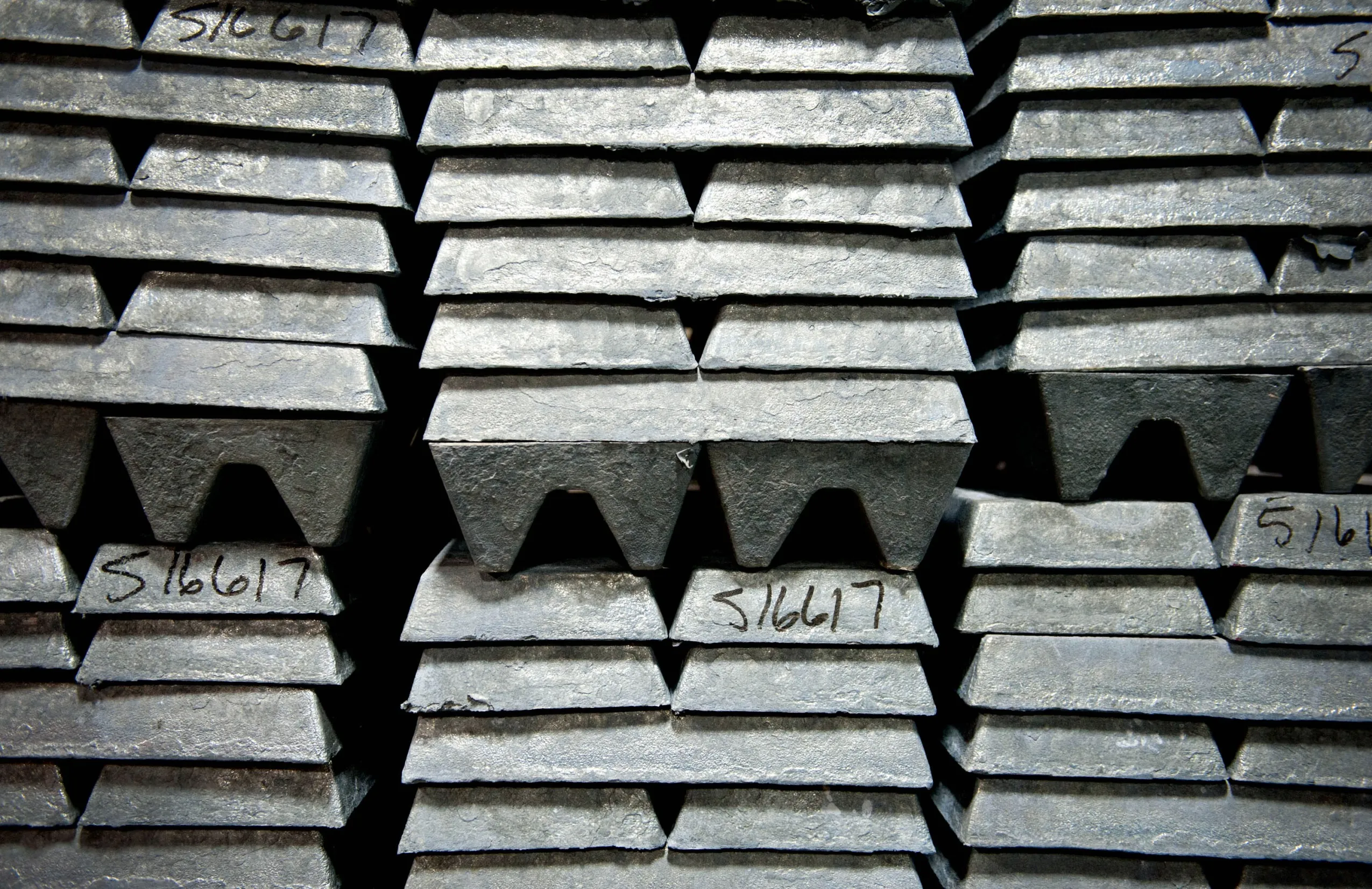 Zinc Rises as Orders to Withdraw Metal From LME Warehouses Surge ...
