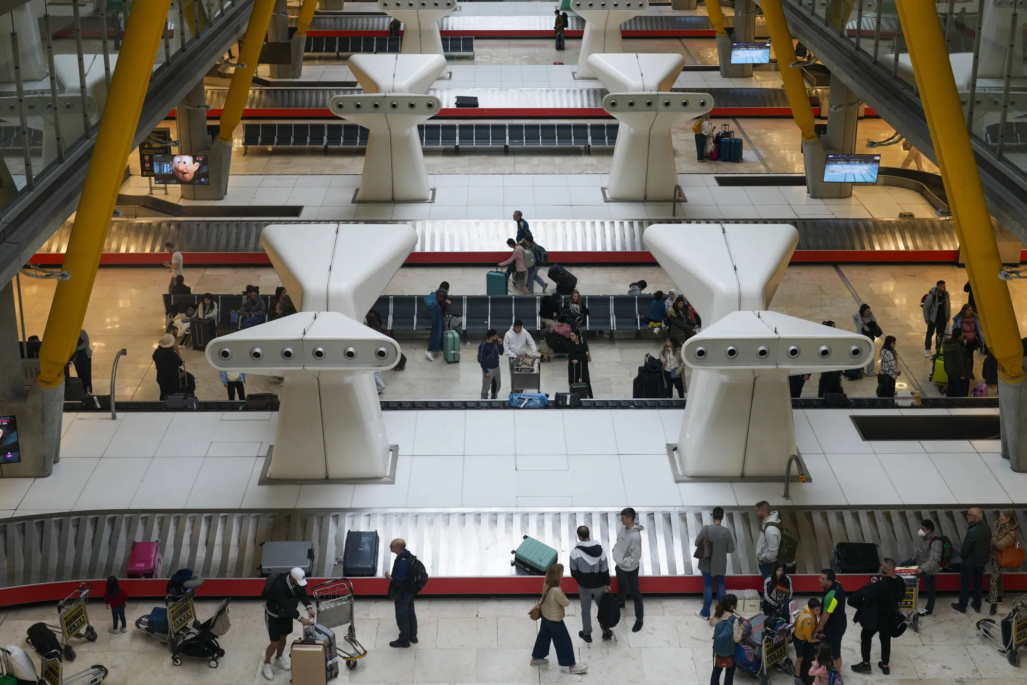 Spain Plans €2.4 Billion Investment to Expand Madrid Airport - Bloomberg