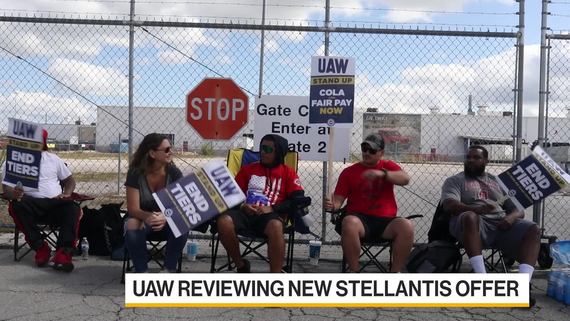 Watch Stellantis Makes New Offer to UAW; GM Says Union's Demand Is Too ...