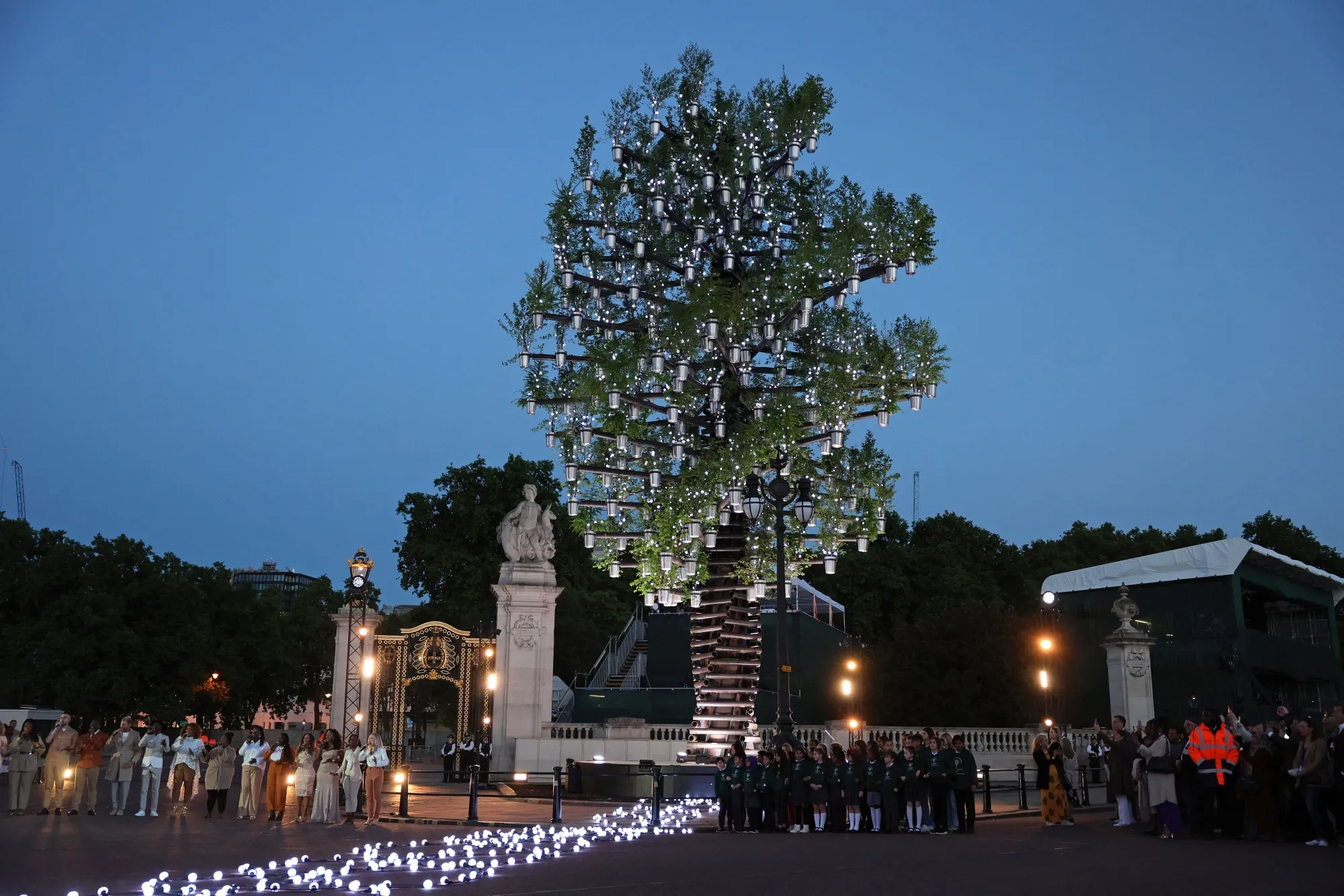 Planting a Tree for the Queen’s Jubilee - Bloomberg