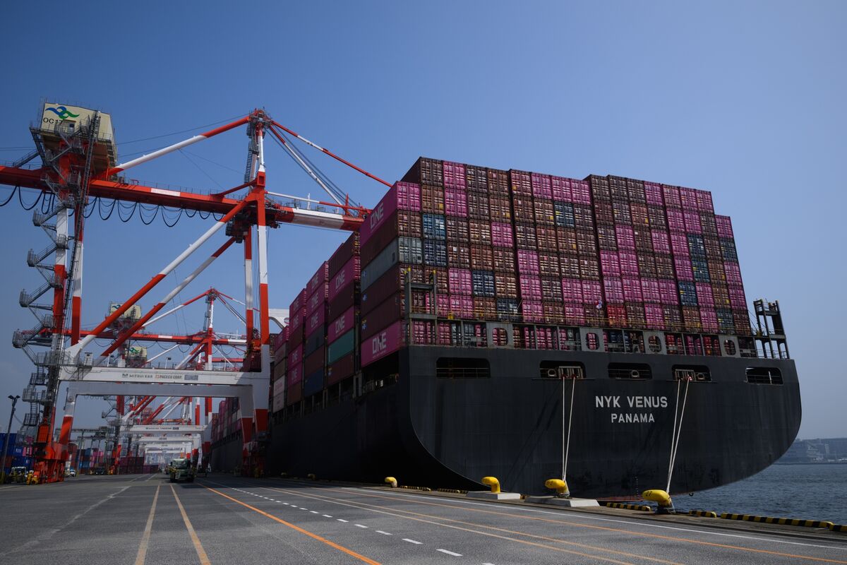 Asian Container Liners Set for Profit Drop as Tariff Boom Fades - Bloomberg