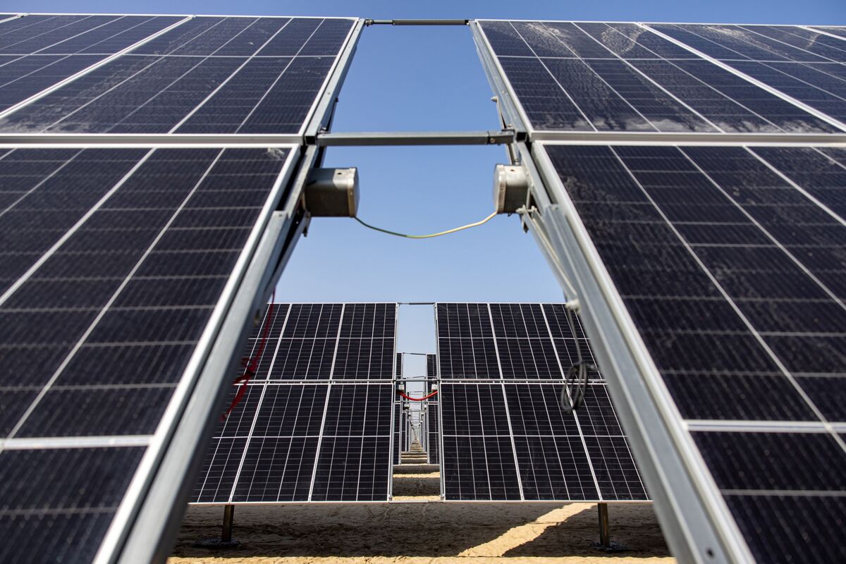 China’s Solar Panel Giants Say Prices Are Near the Bottom - Bloomberg