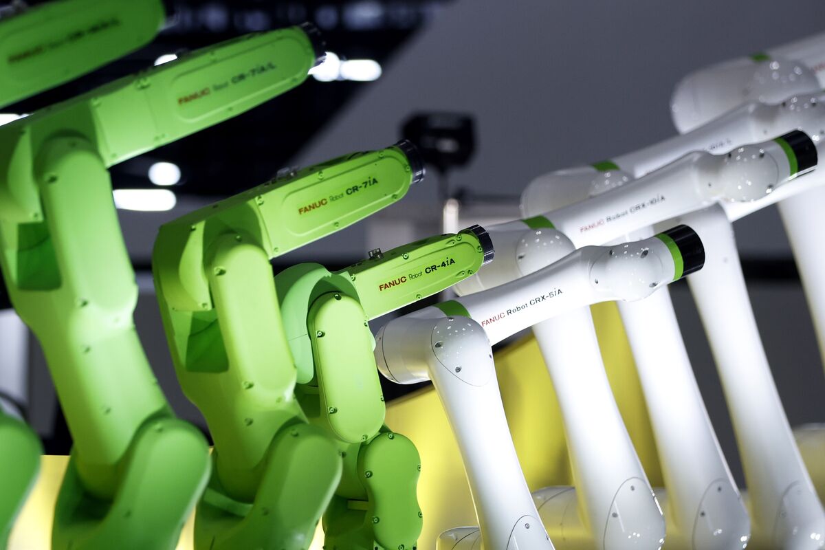 Robot Maker Fanuc Withholds Guidance on Tariff Uncertainty - Bloomberg