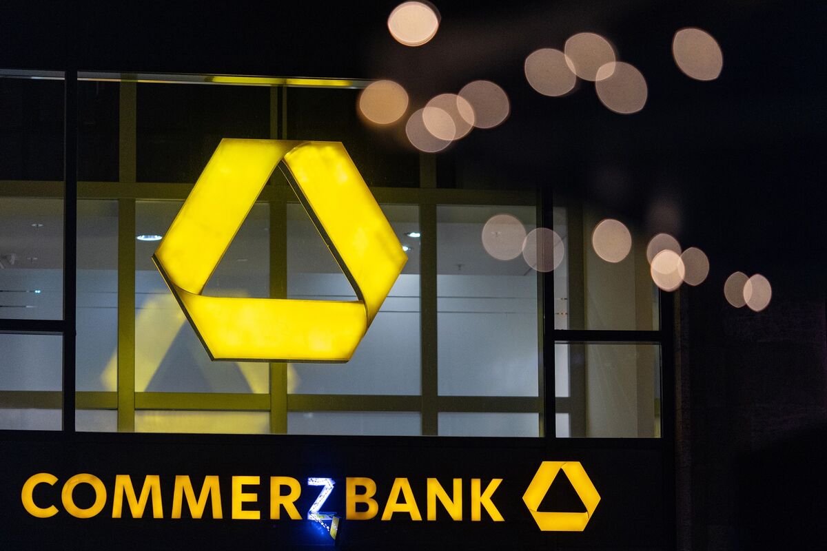 Commerzbank Sets Up New Wealth Management Unit in Fee Push - Bloomberg
