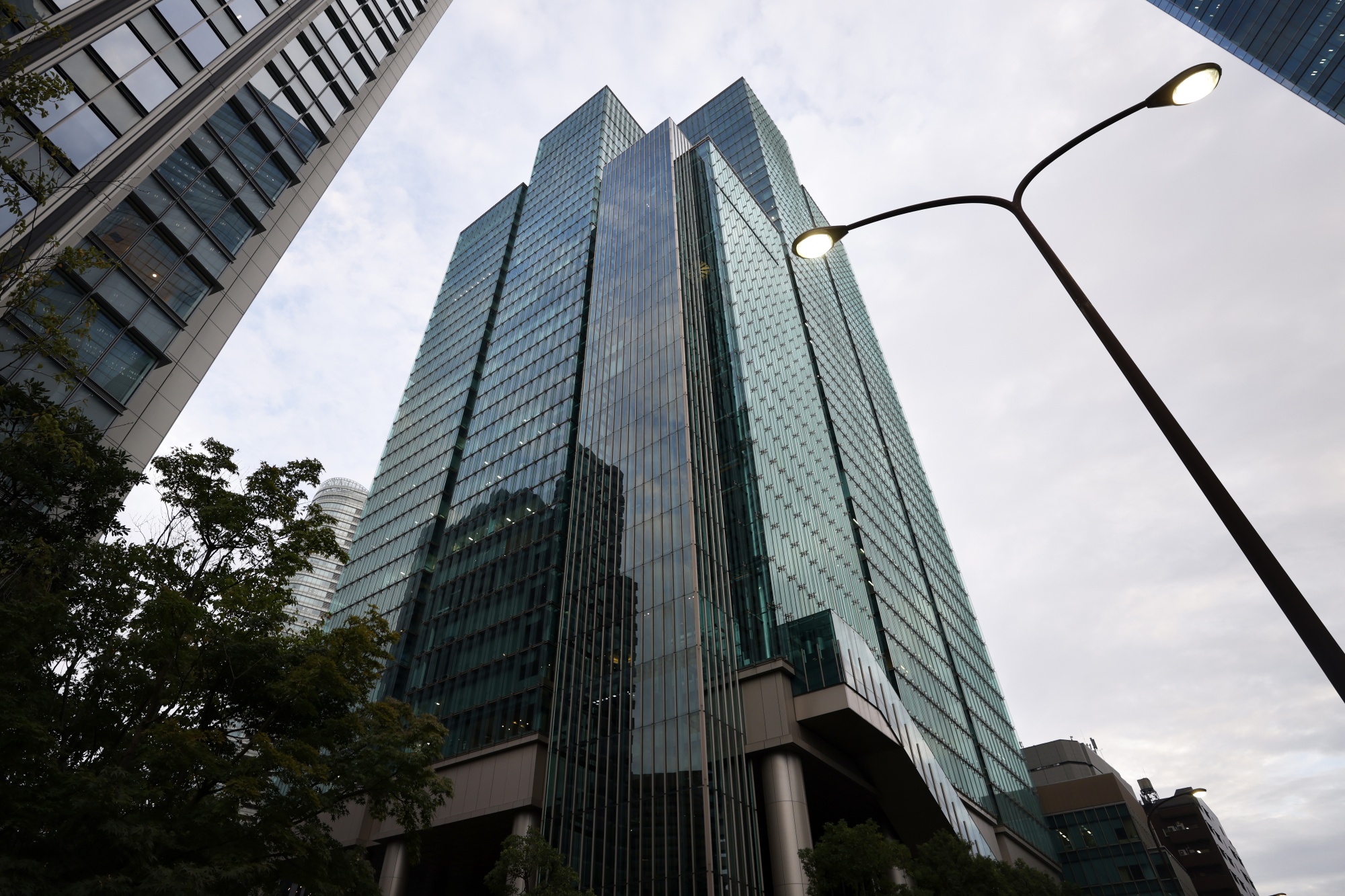 Credit Suisse AT1 Fallout Embroils More Japan Brokerages - Bloomberg