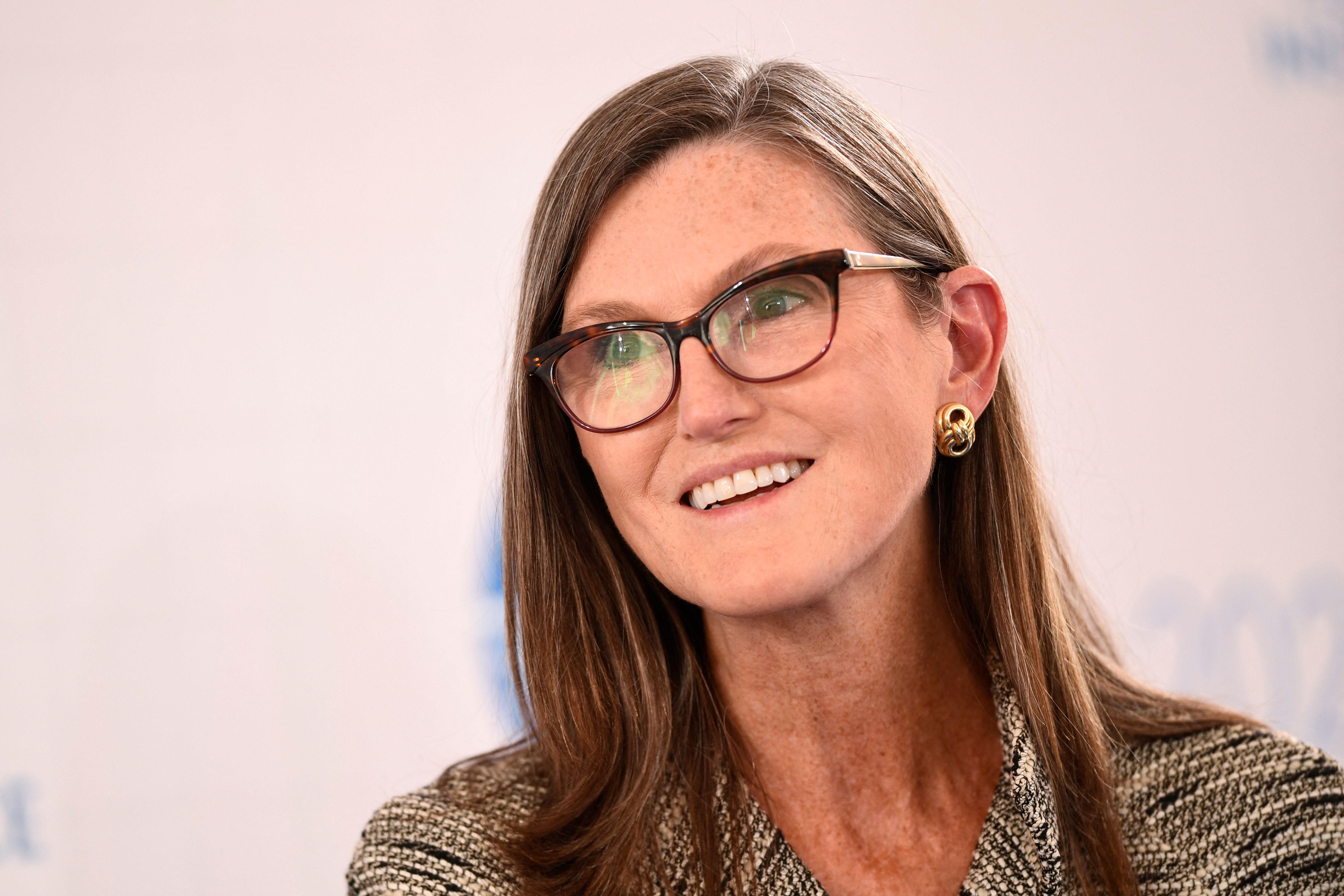 Cathie Wood’s ARK Flock Isn’t Worrying About the Risks - Bloomberg Cathie Wood’s ARK Flock Isn’t Worrying About the Risks - Bloomberg