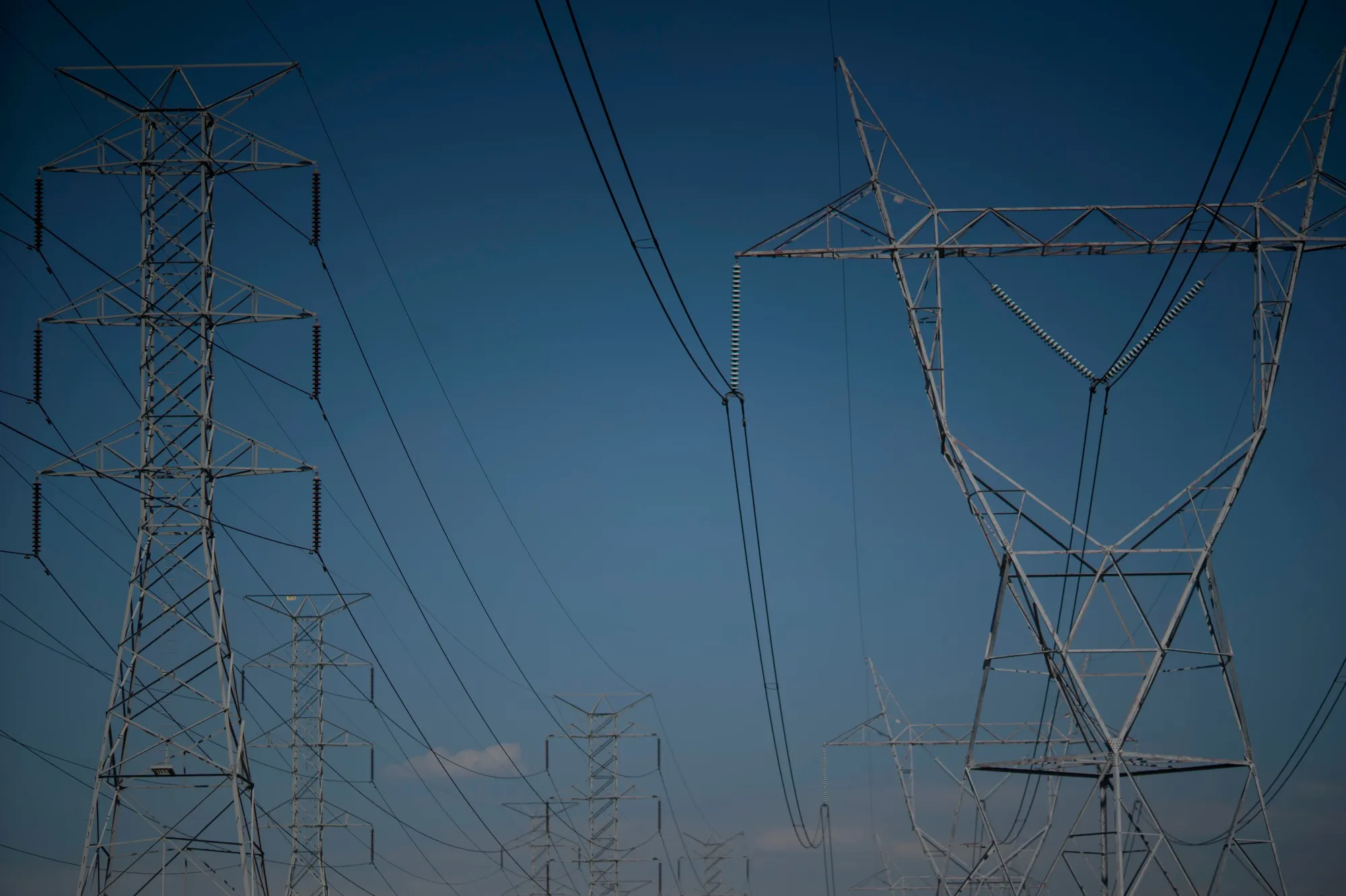 Trump Seeks to Speed Large Power Projects to Meet AI Demand - Bloomberg