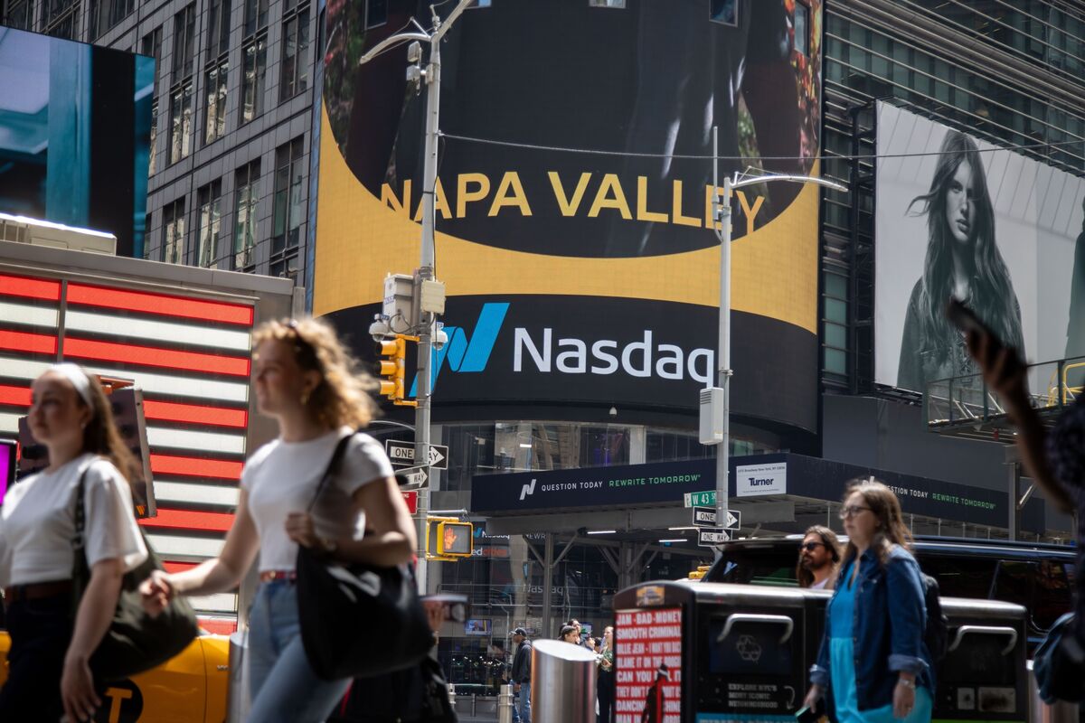 Nasdaq Partners With Amazon Web to Move More Markets to Cloud - Bloomberg