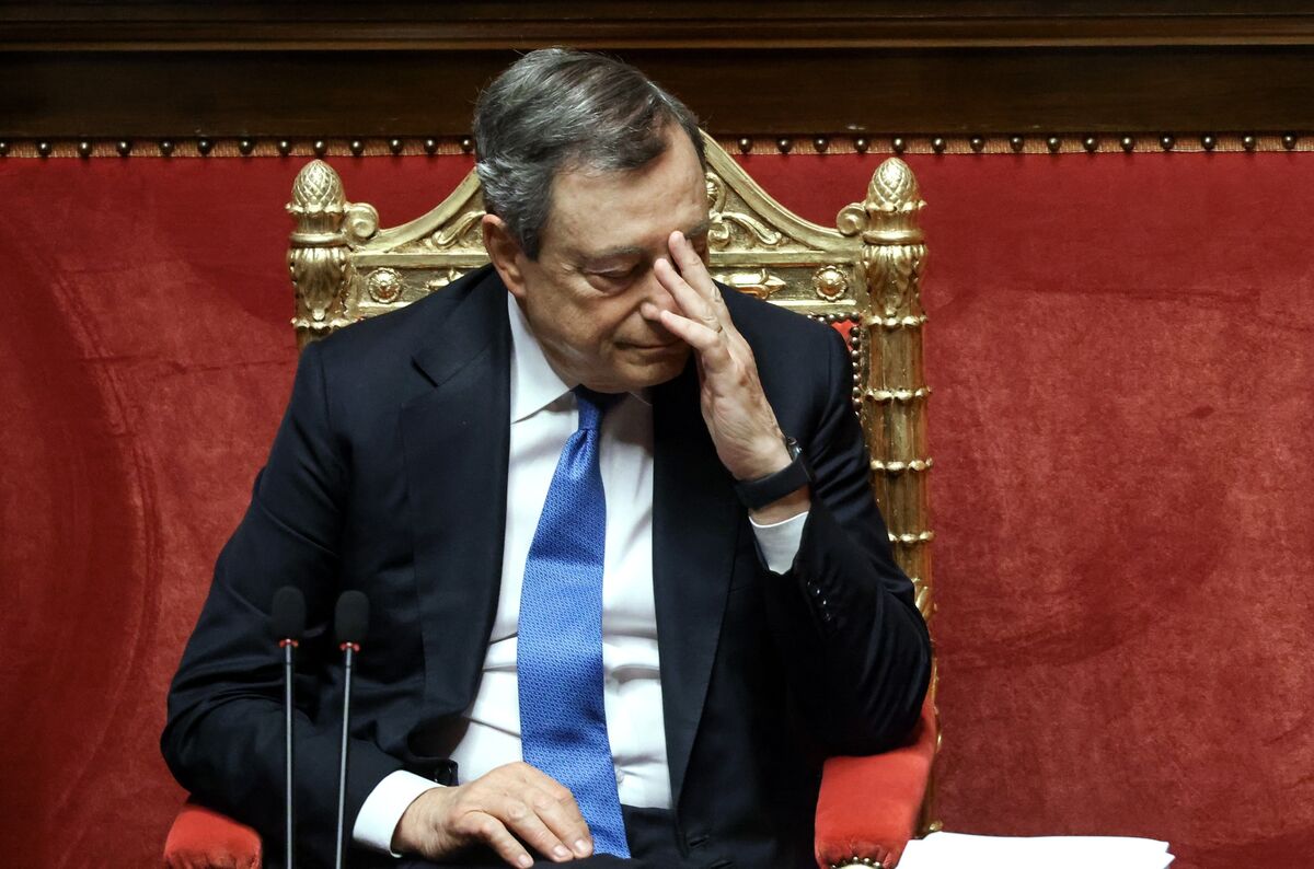 Italian Markets Pummeled After Draghi’s Government Rocked - Bloomberg