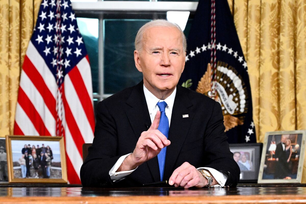 Trump Calls Biden Pardons ‘Void’ Because of Autopen Usage - Bloomberg
