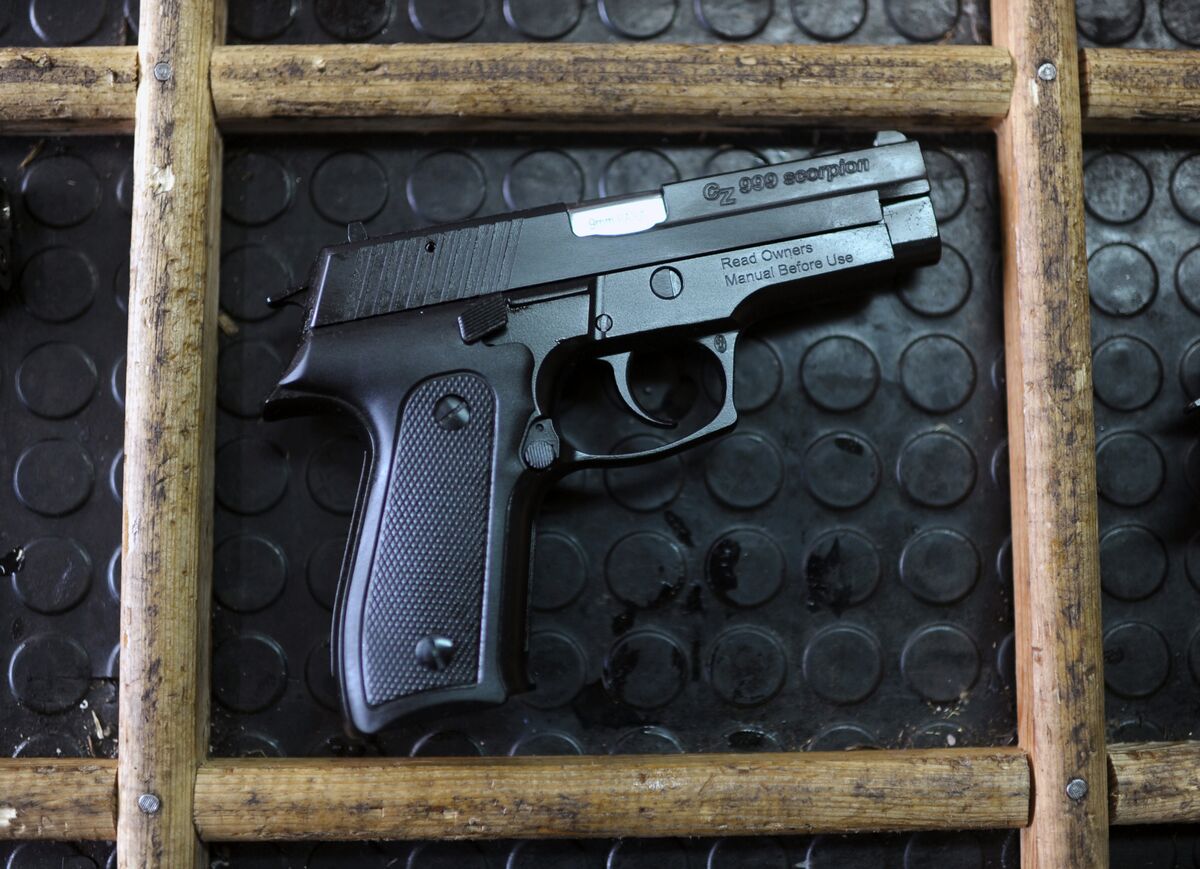 Swiss Diehards Defy Rifle Reform as Trump Pushes Gun Remedy - Bloomberg