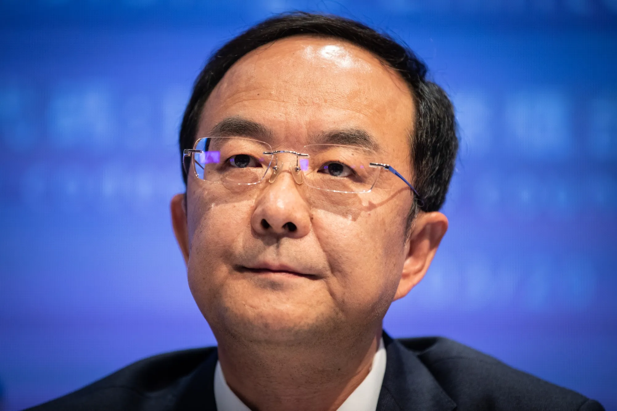 Geely Says No Order From Government to Buy Local Auto Chips - Bloomberg