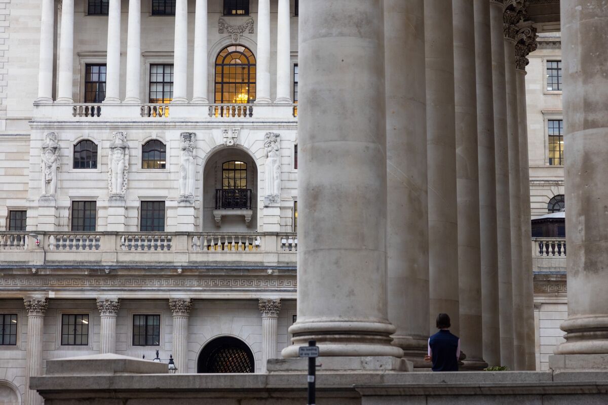 BOE’s Huw Pill Says Rates ‘a Little Too Low’ and Should Be Held - Bloomberg