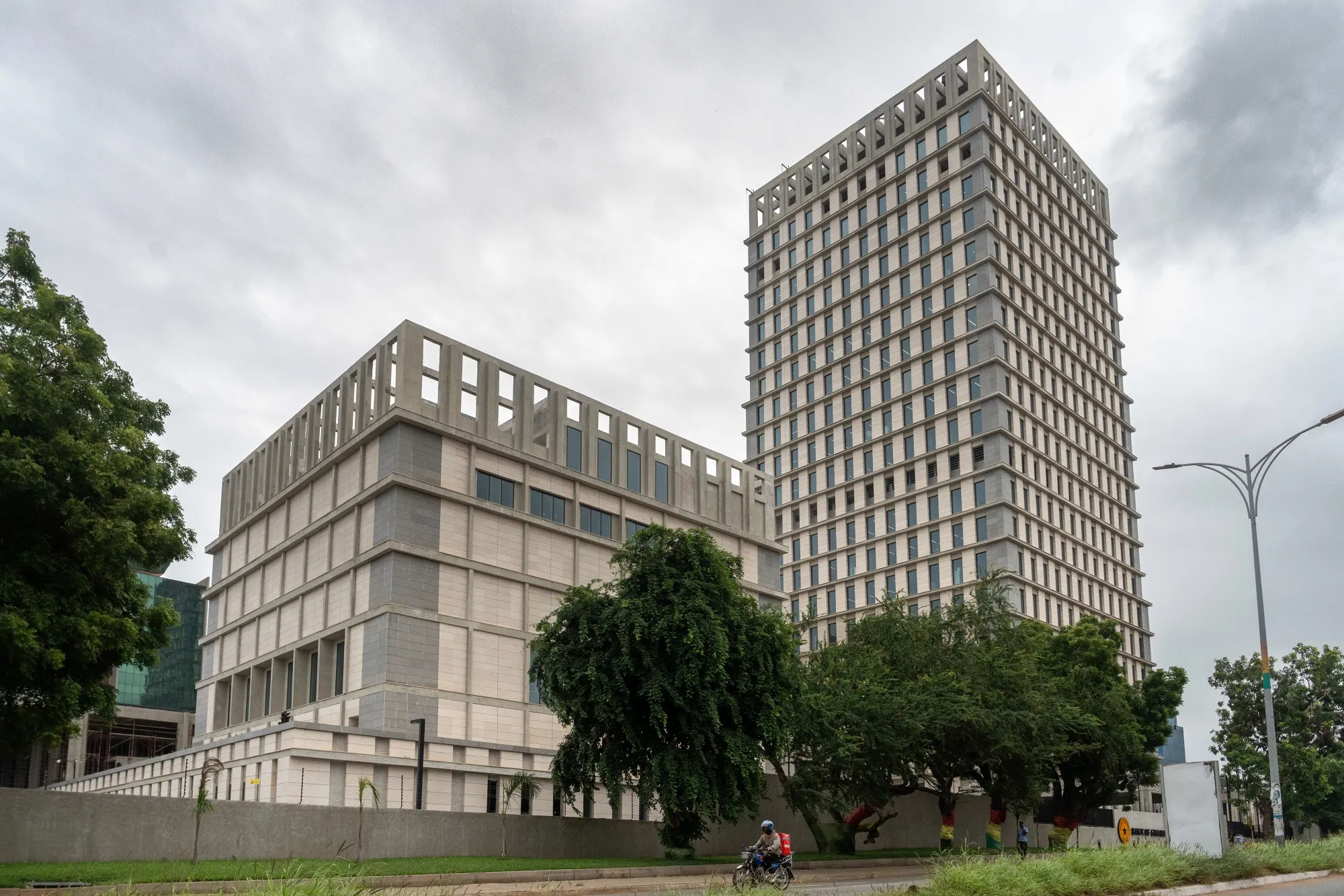 Ghana’s Central Bank Surprises With Bigger-Than-Expected Cut - Bloomberg