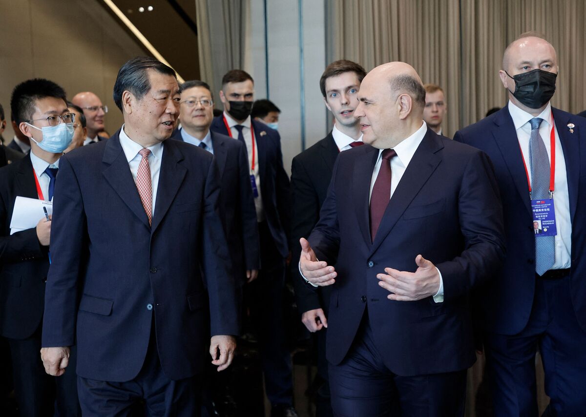 Russia Prime Minister Starts China Trip to Deepen Trade Ties - Bloomberg