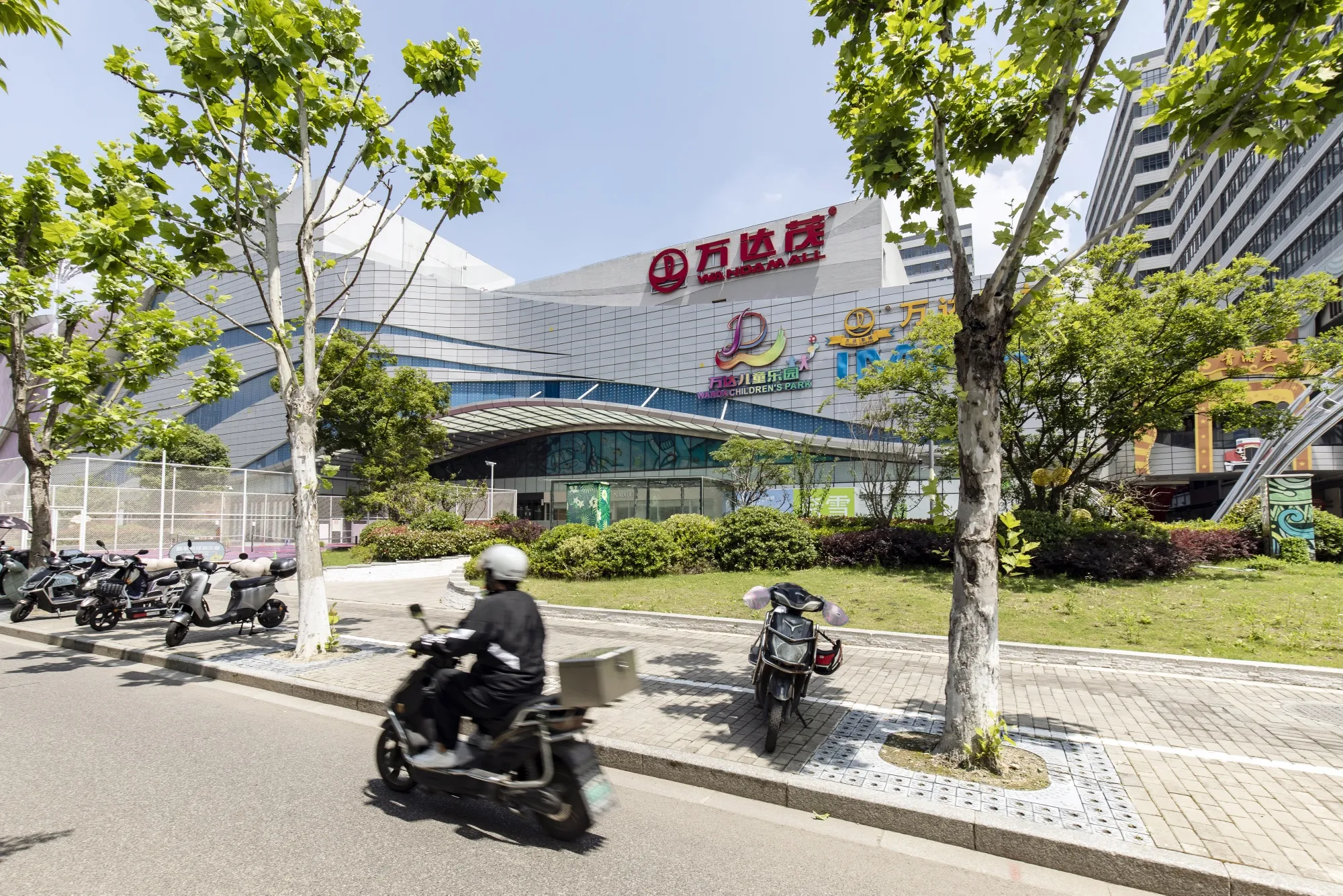 Wanda Bonds Jump After Huarong Takes Over Investment JV - Bloomberg