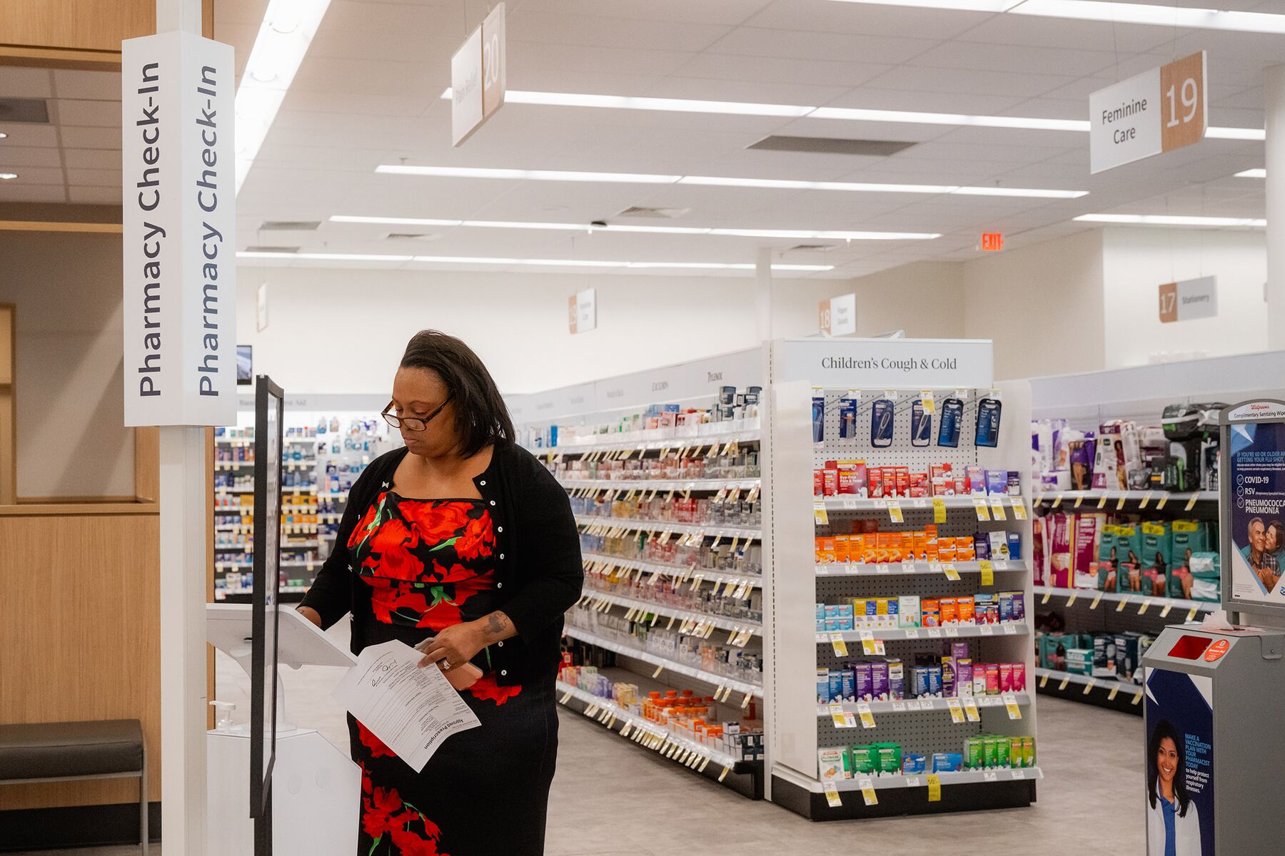 Walgreens, CVS Rethink Pharmacy to Turn Around Drugstore Business ...