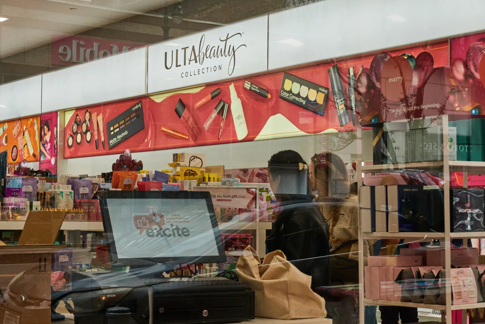 Ulta Raises Sales Outlook in Signal of Consumer Strength - Bloomberg
