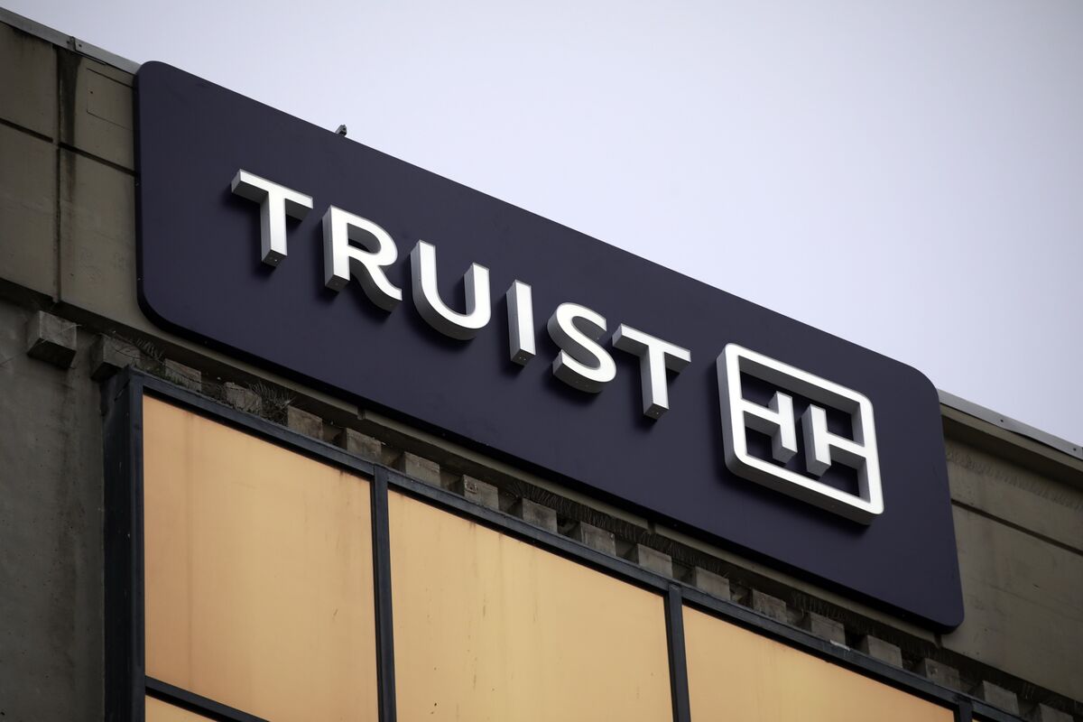 Truist Is Said to Hire Ex-UBS Banker Stellar Tucker to Lead Tech ...