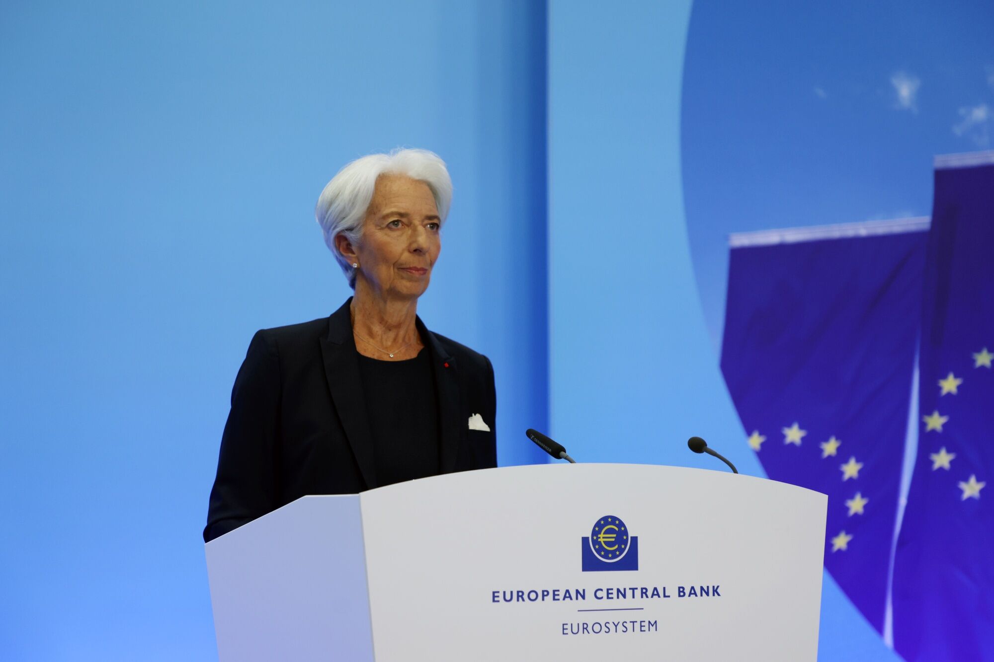 ECB’s Lagarde Vows Record Inflation Will Return to 2% Target - Bloomberg