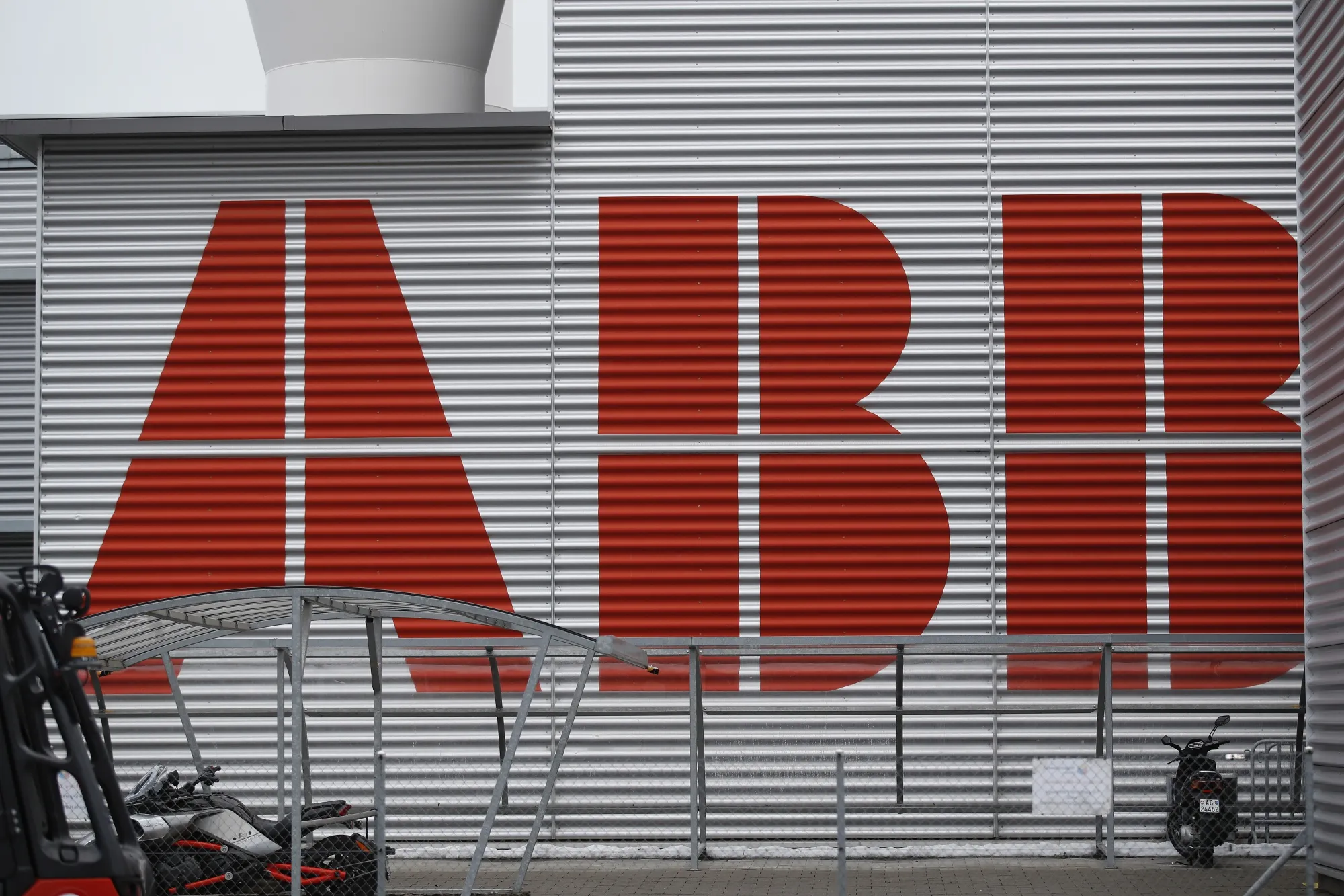 ABB’s Orders Show Some Industry Bright Spots Amid Robotics Slump ...