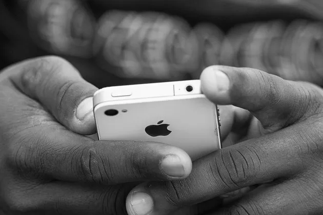 Why NTelos Gets the iPhone But T-Mobile Must Wait - Bloomberg